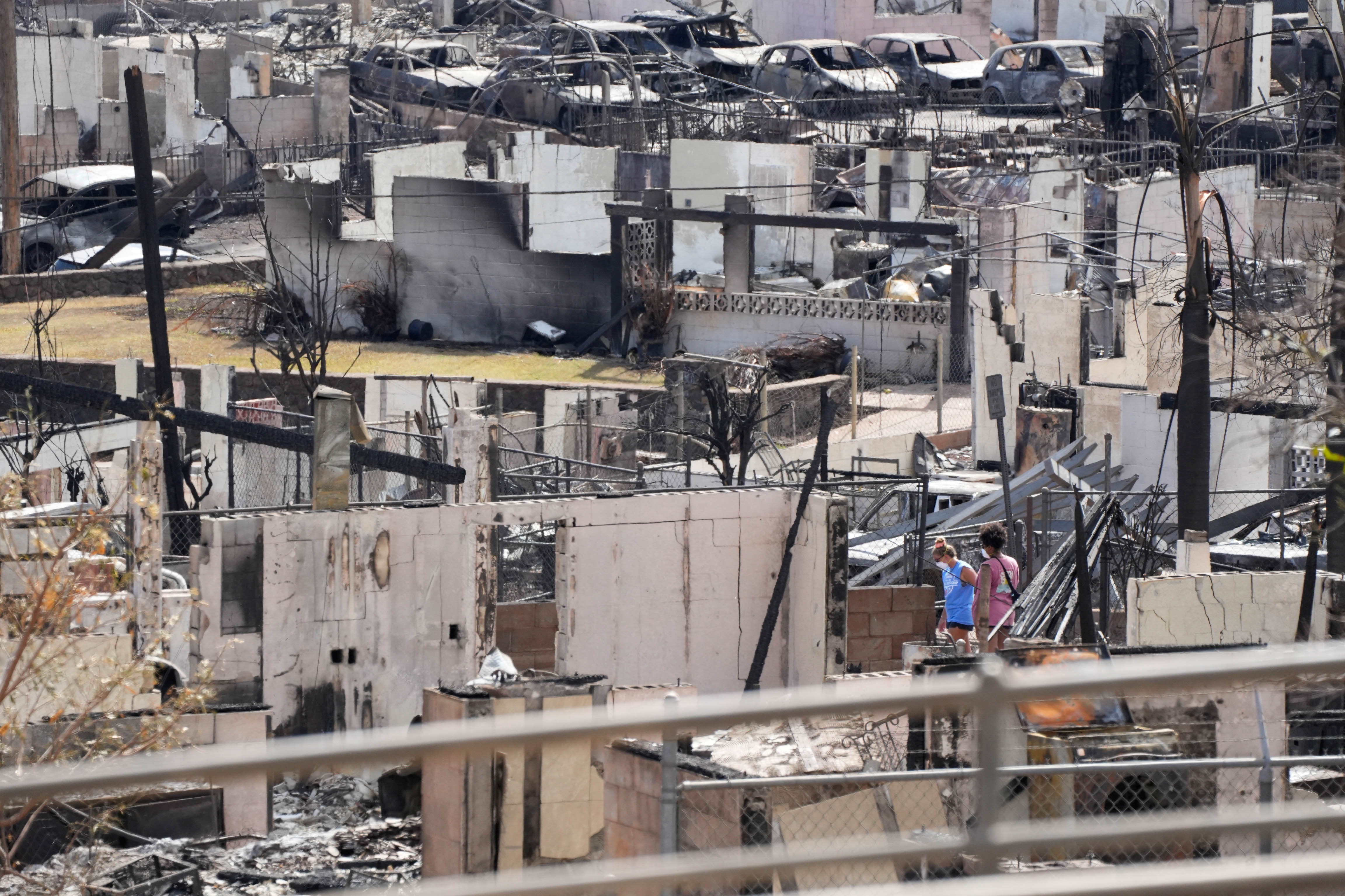 'Apocalypse' in paradise: Wildfires leave Hawaiian resort town of ...