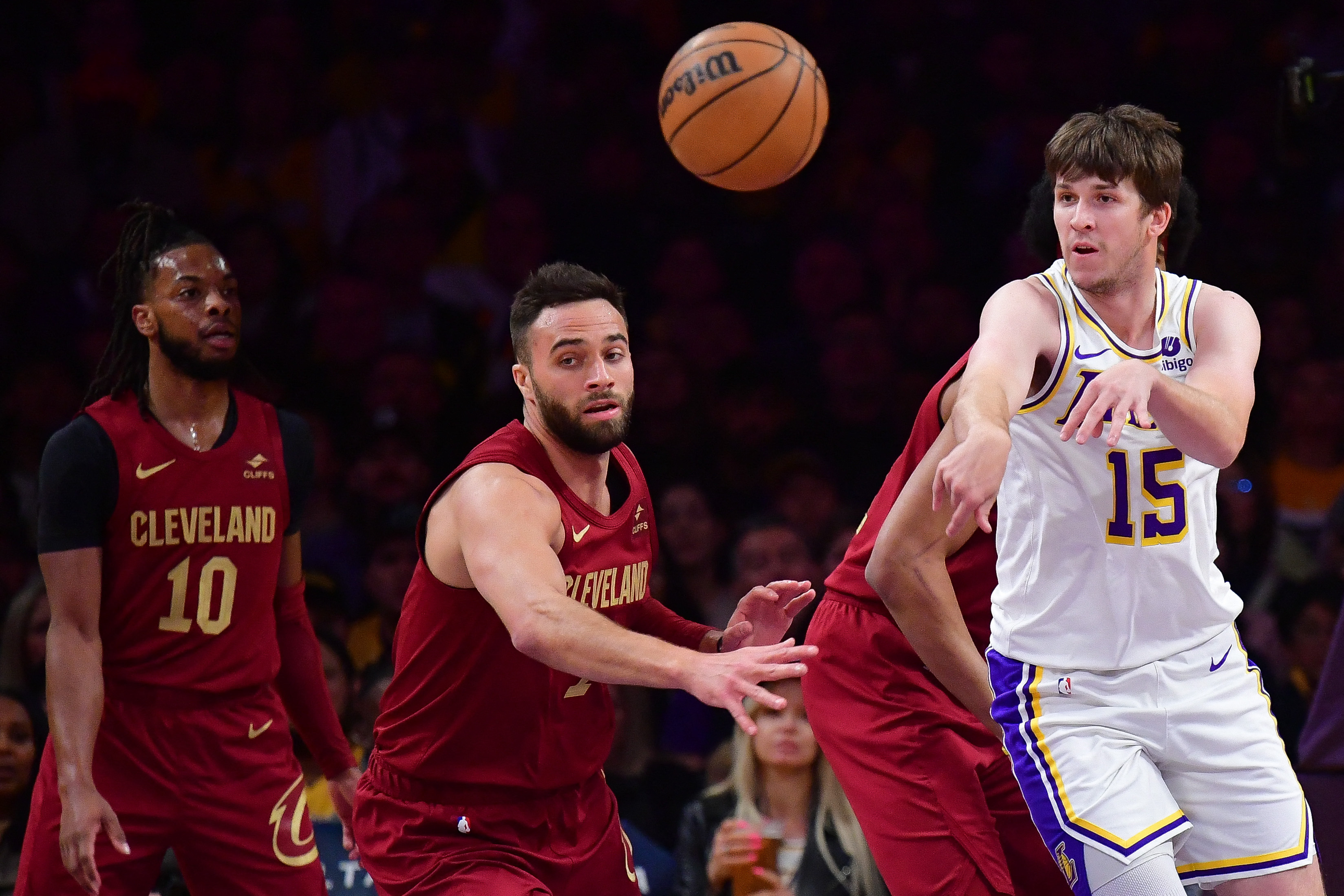 Lakers use 19-0 run to pull away from Cavs, win 4th straight | Reuters