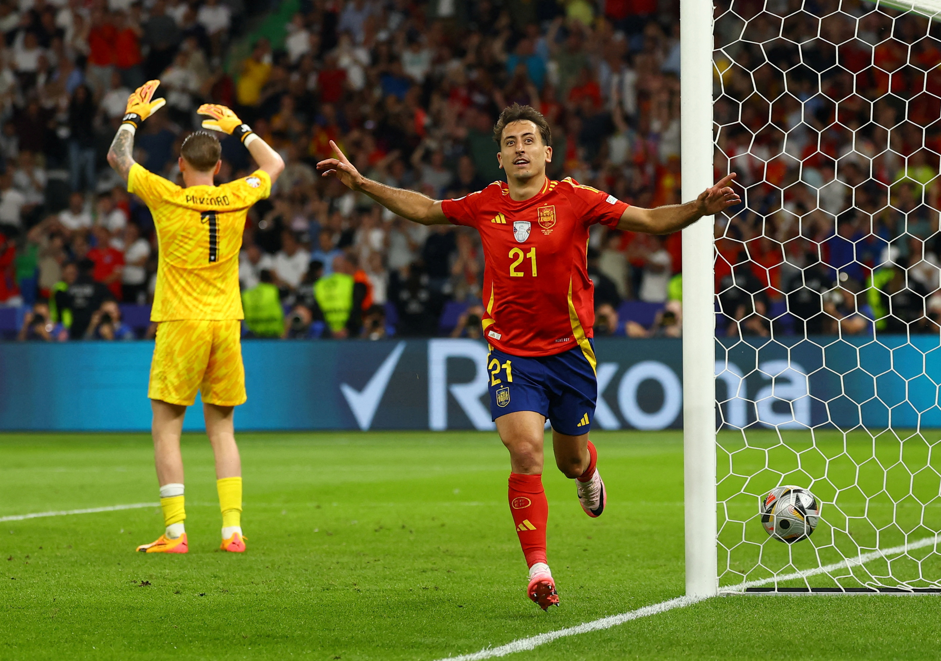 Sublime Spain strike late to win record fourth Euro crown | Reuters