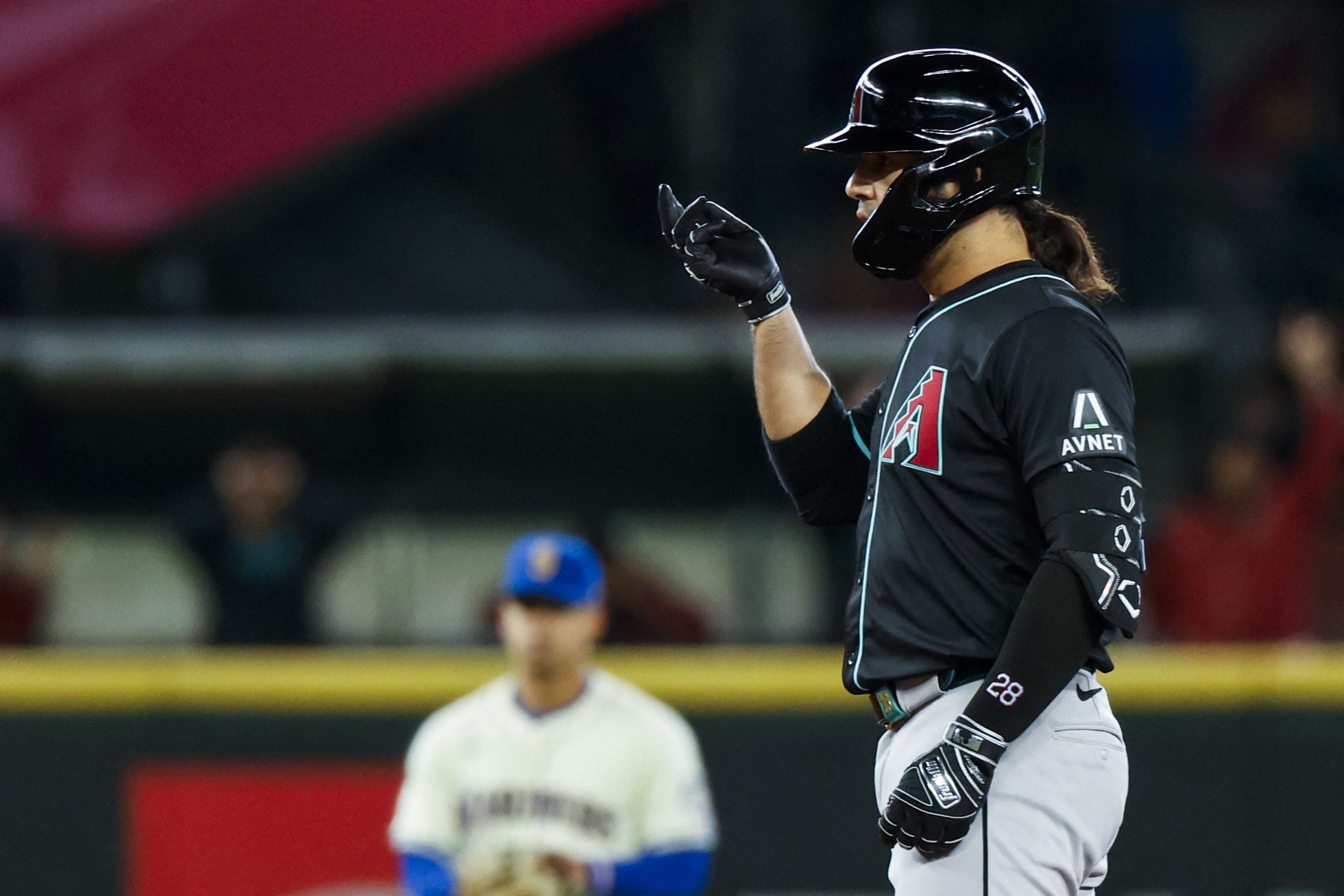 D-backs stage late rally, avoid sweep by Mariners | Reuters