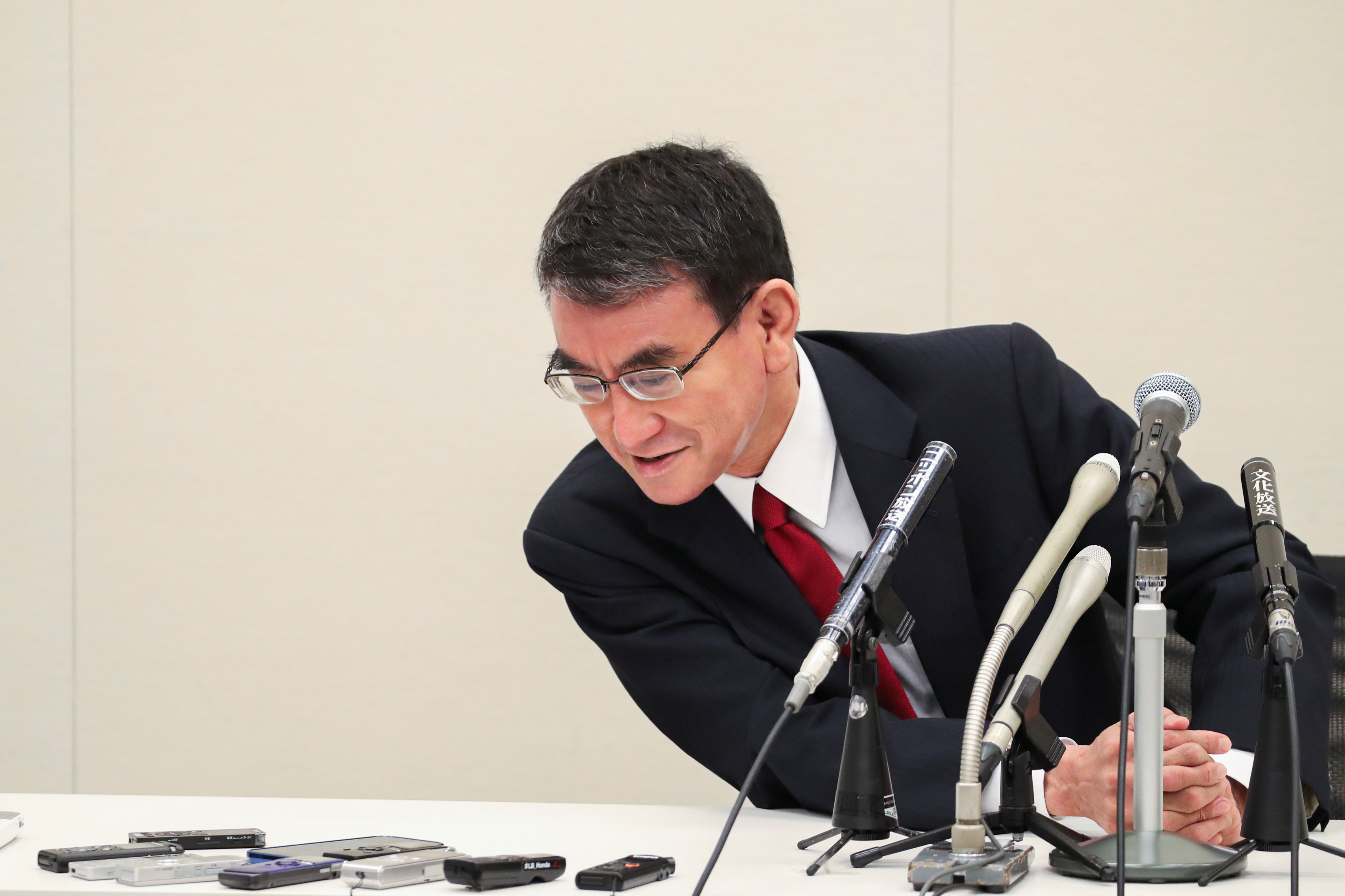 Japan PM contender Kono wants stimulus to focus on energy, 5G | Reuters