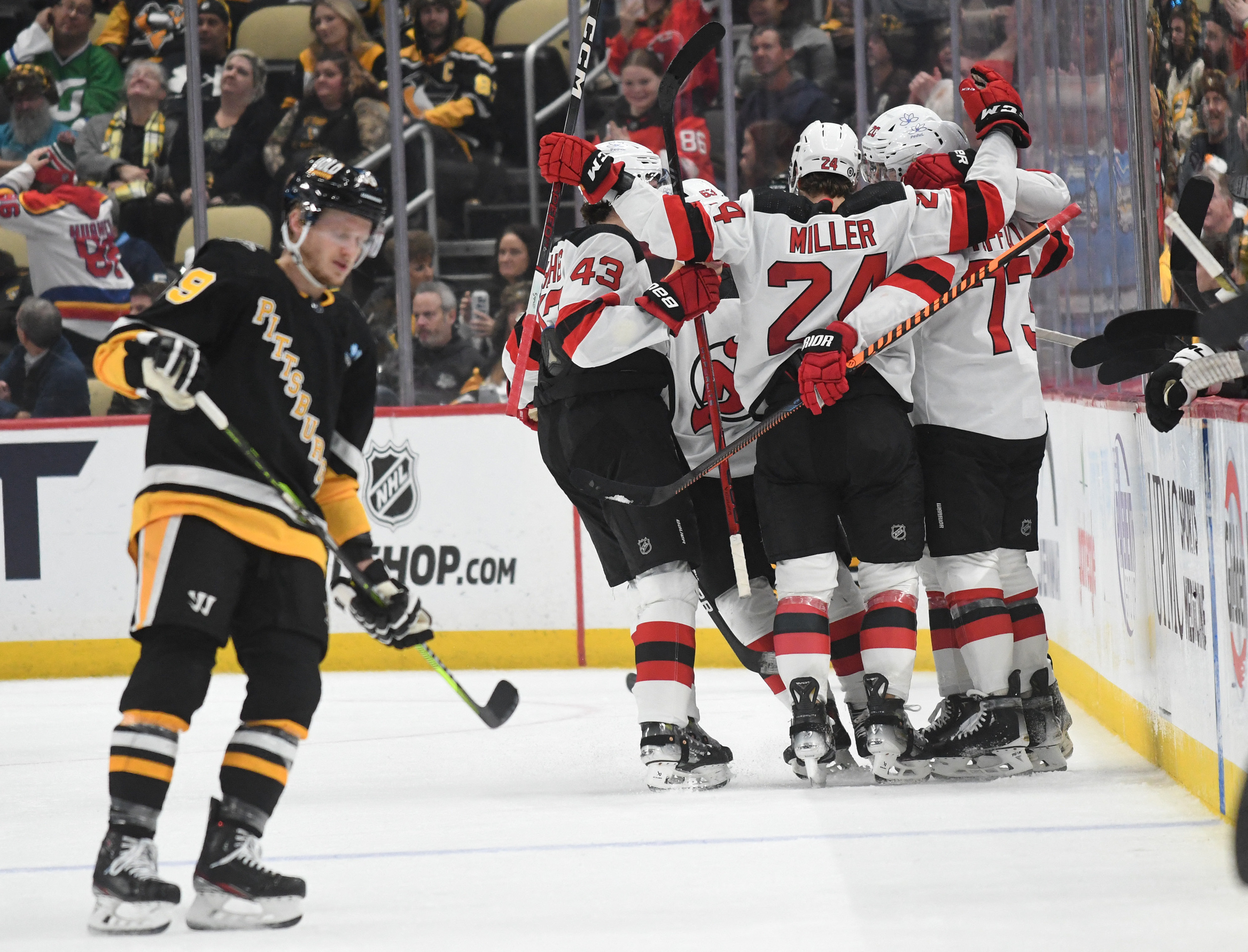Devils end three-game skid, cool off Penguins | Reuters