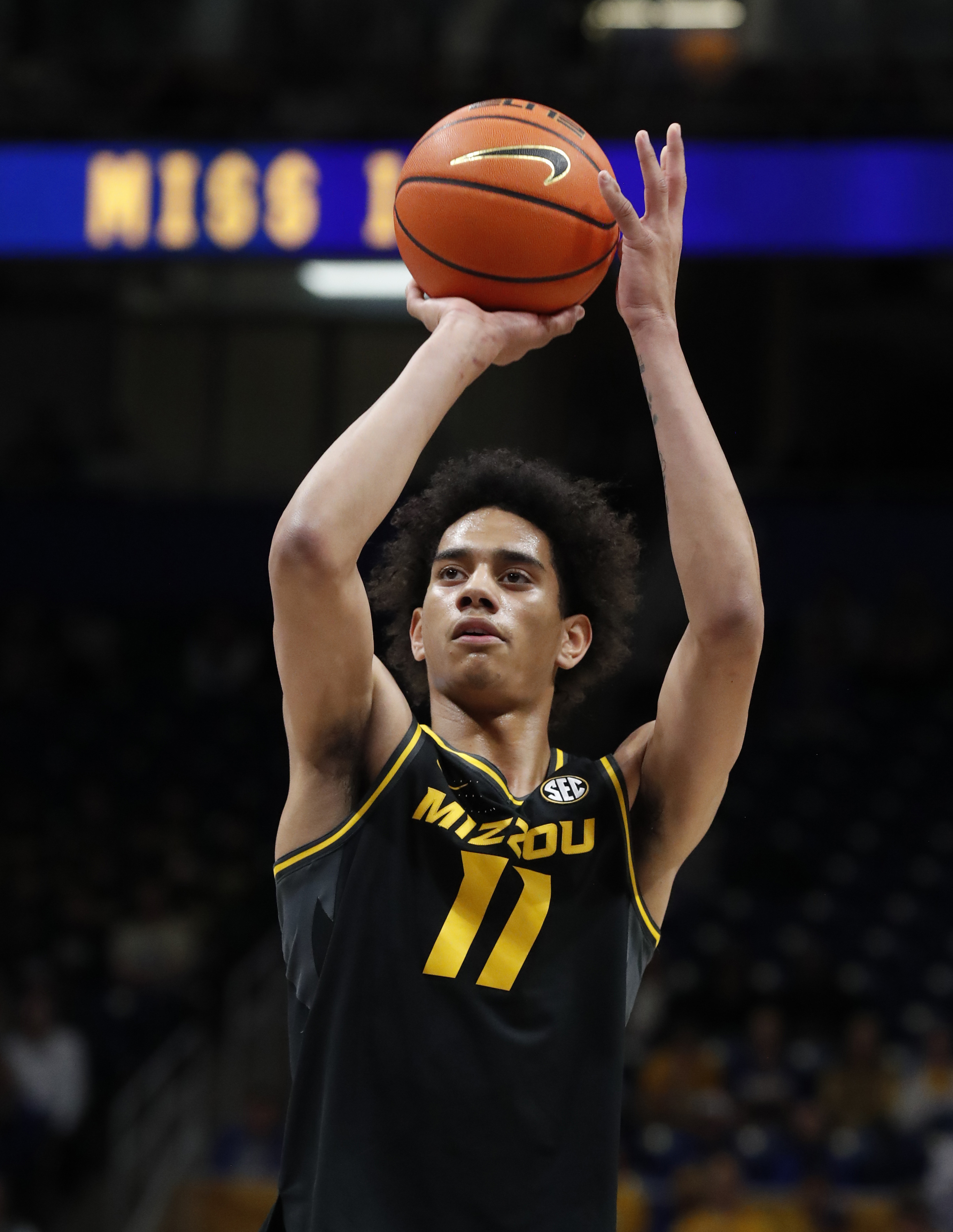 Missouri ends Pitt's home winning streak | Reuters