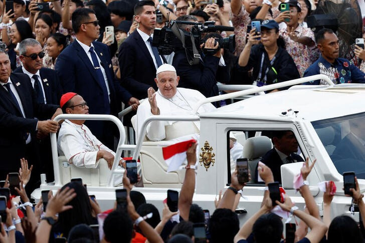 'Like Jesus' presence': Pope Francis' mass in Indonesia draws over ...