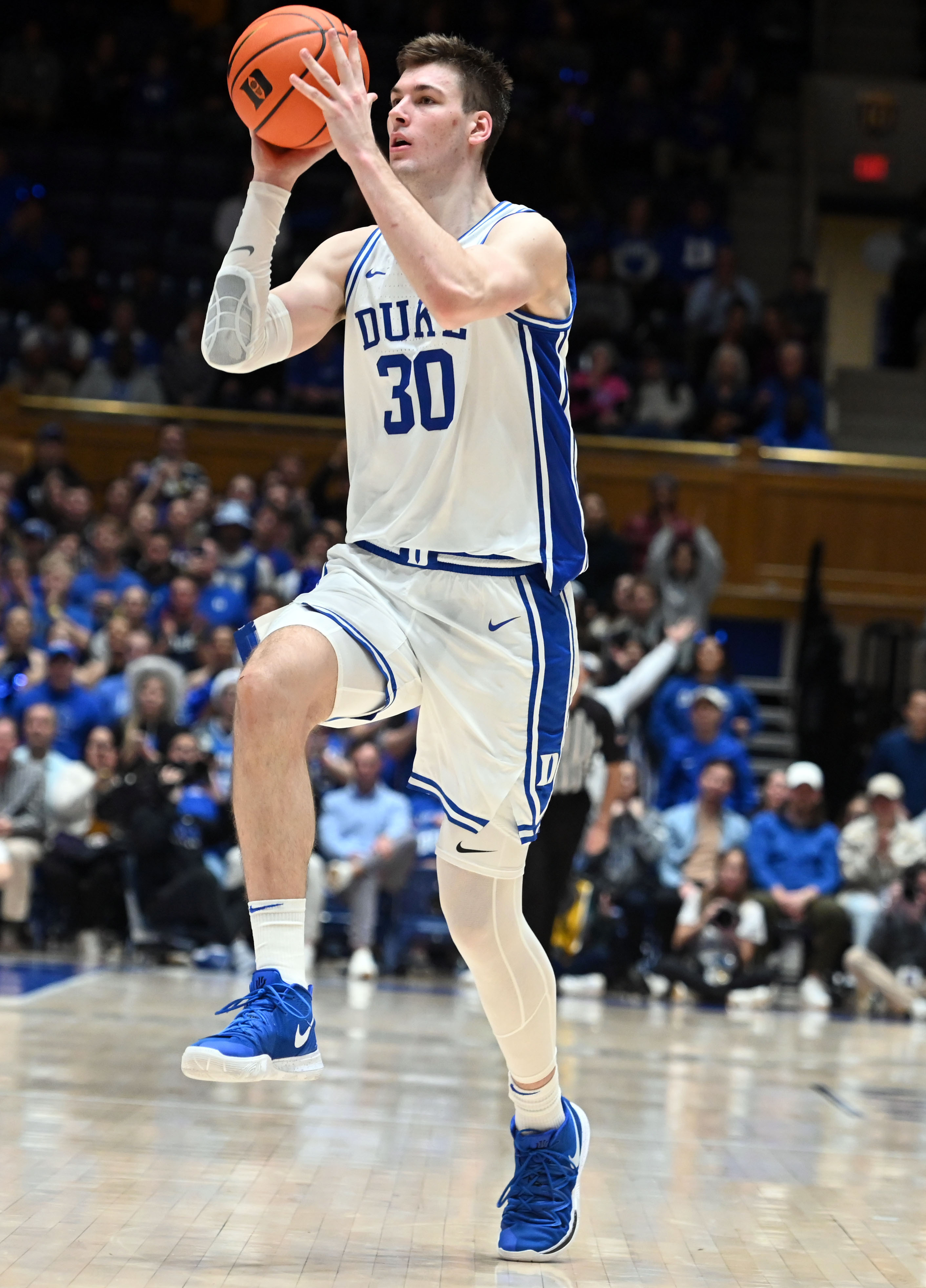Kyle Filipowski, No. 21 Duke pull away in 2nd half, top Hofstra | Reuters