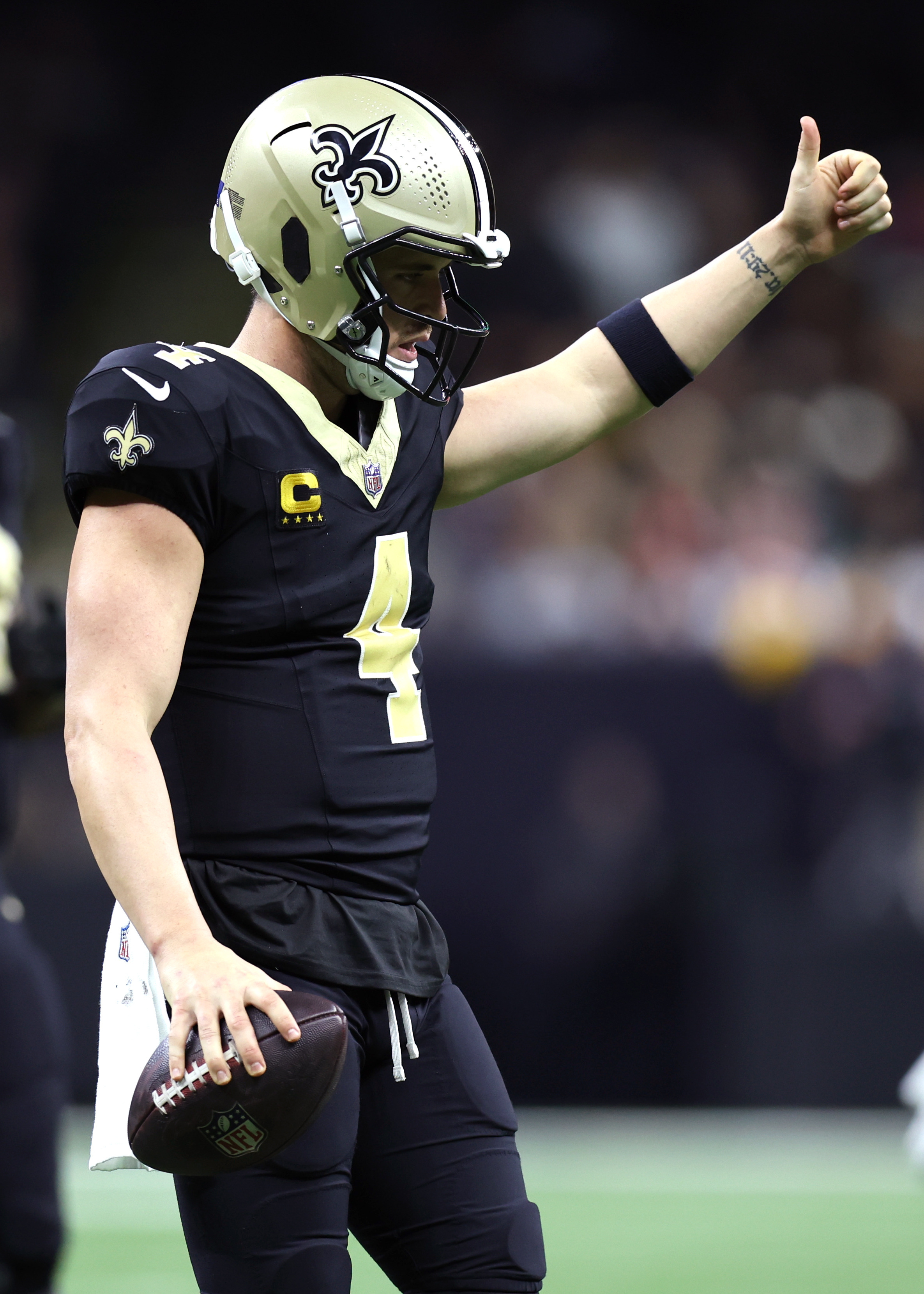 Derek Carr spreads wealth as Saints roll past Giants | Reuters