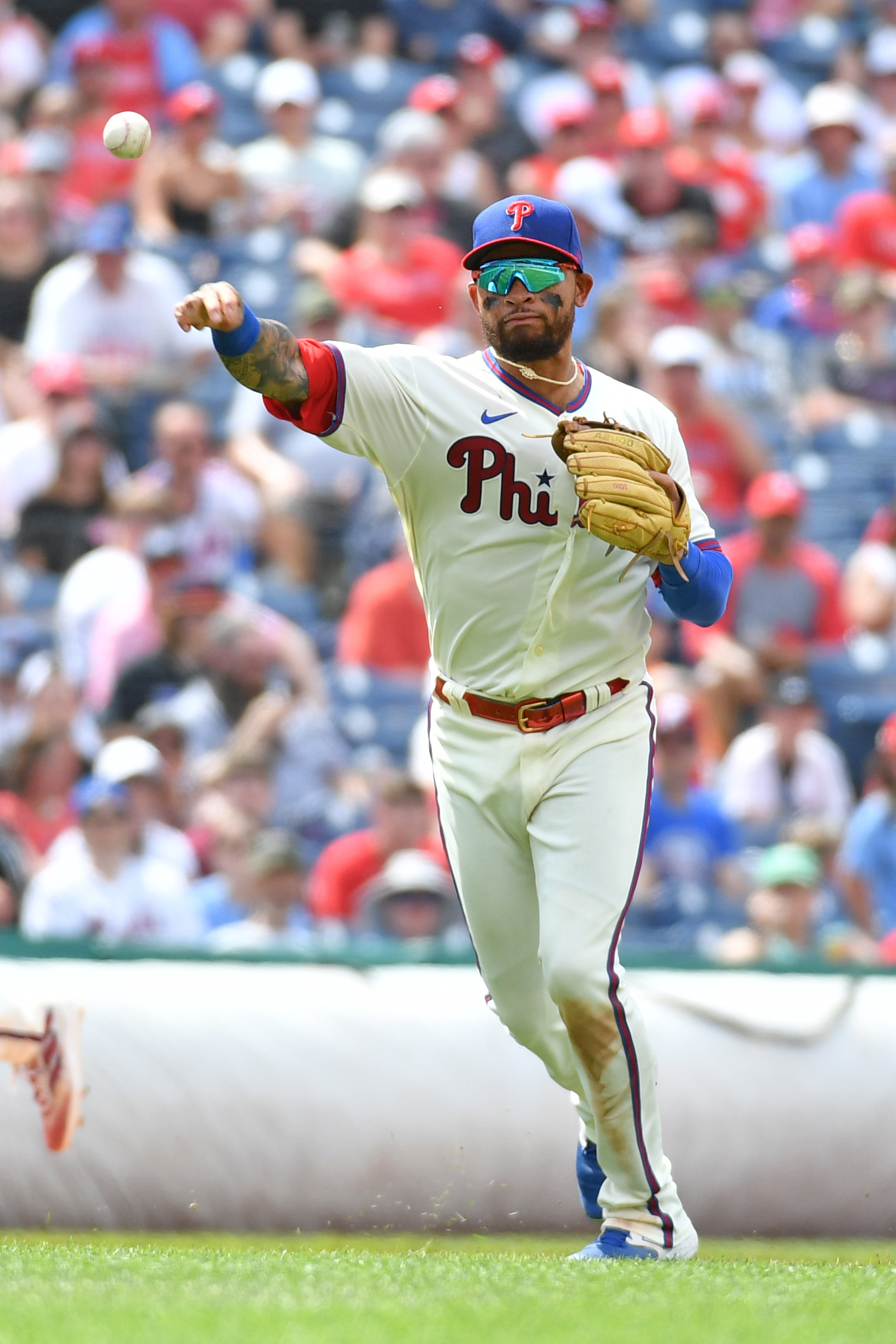 Phillies sweep Cubs, run road win streak to nine | Reuters