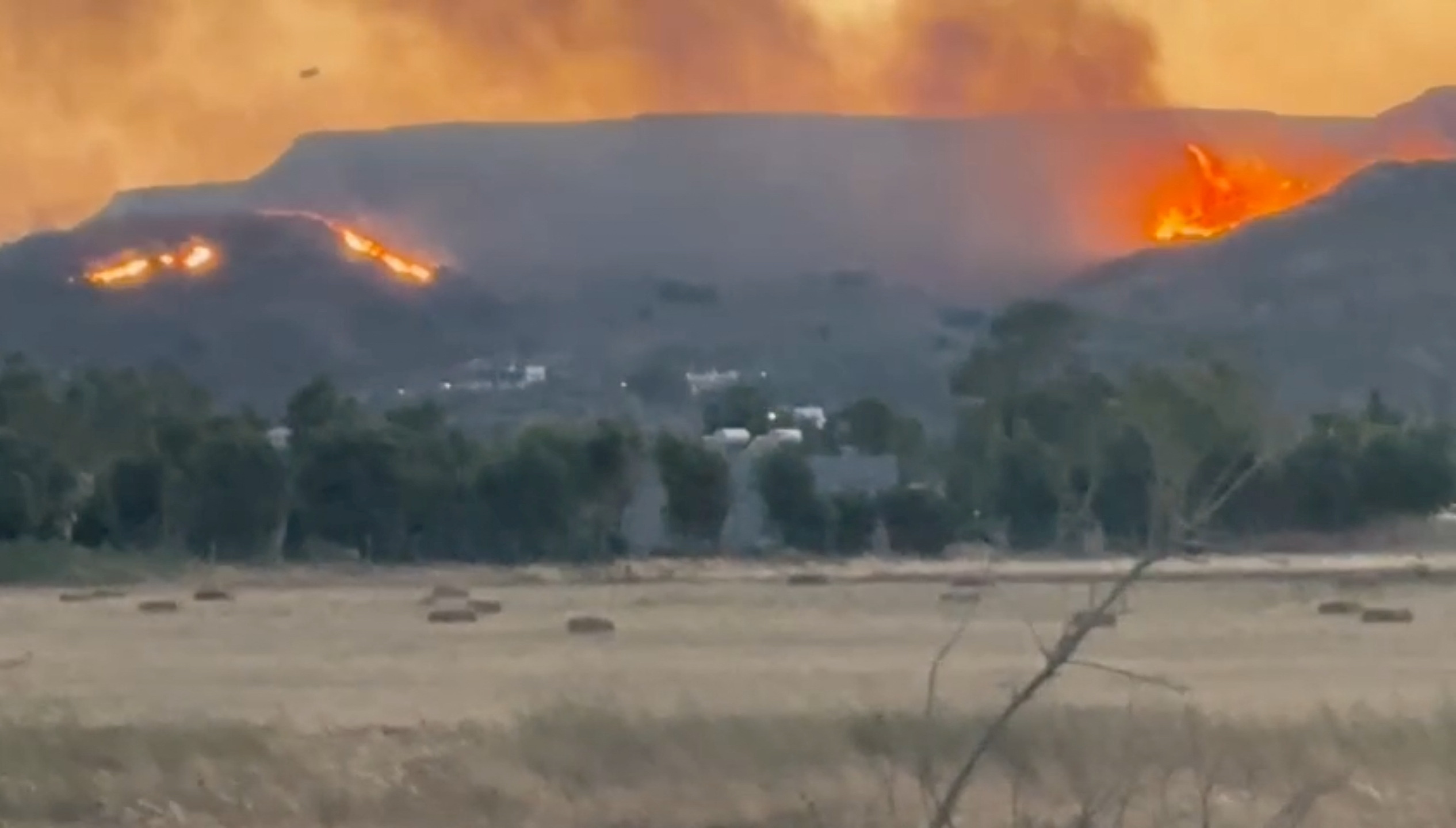 Greece battles wildfire on Kos island for second day | Reuters