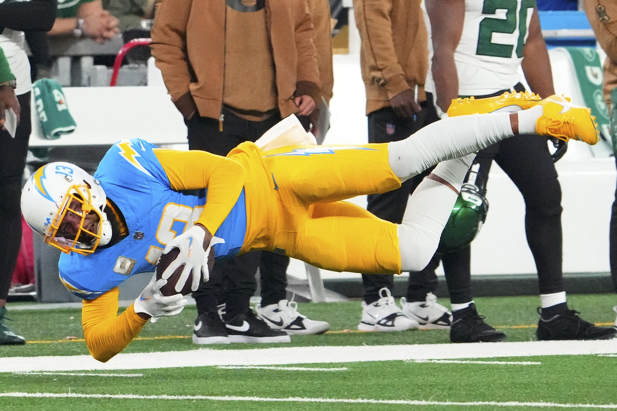 Derius Davis sets tone early as Chargers snuff Jets | Reuters