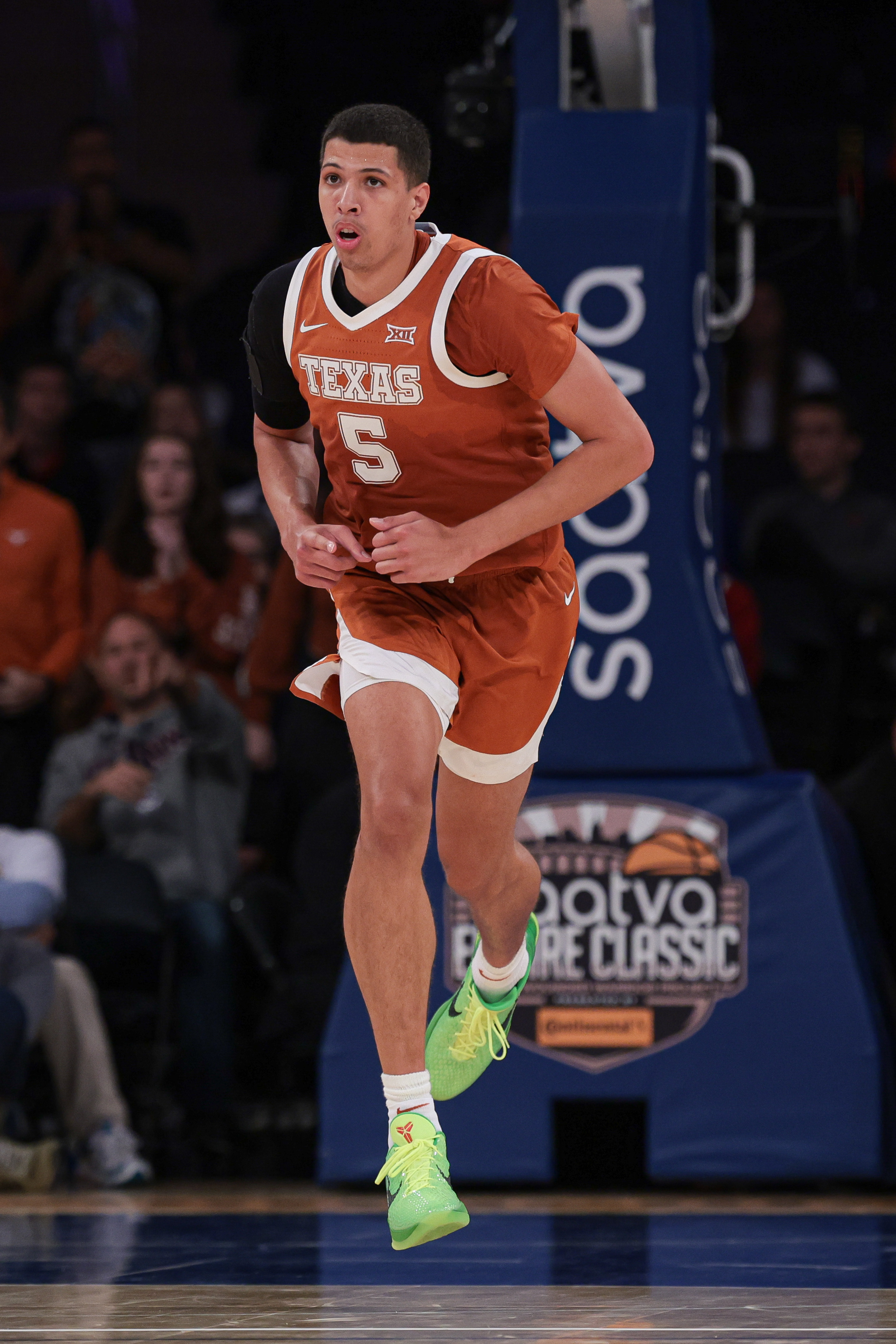 Last-second shot by Max Abmas leads No. 19 Texas over Louisville | Reuters