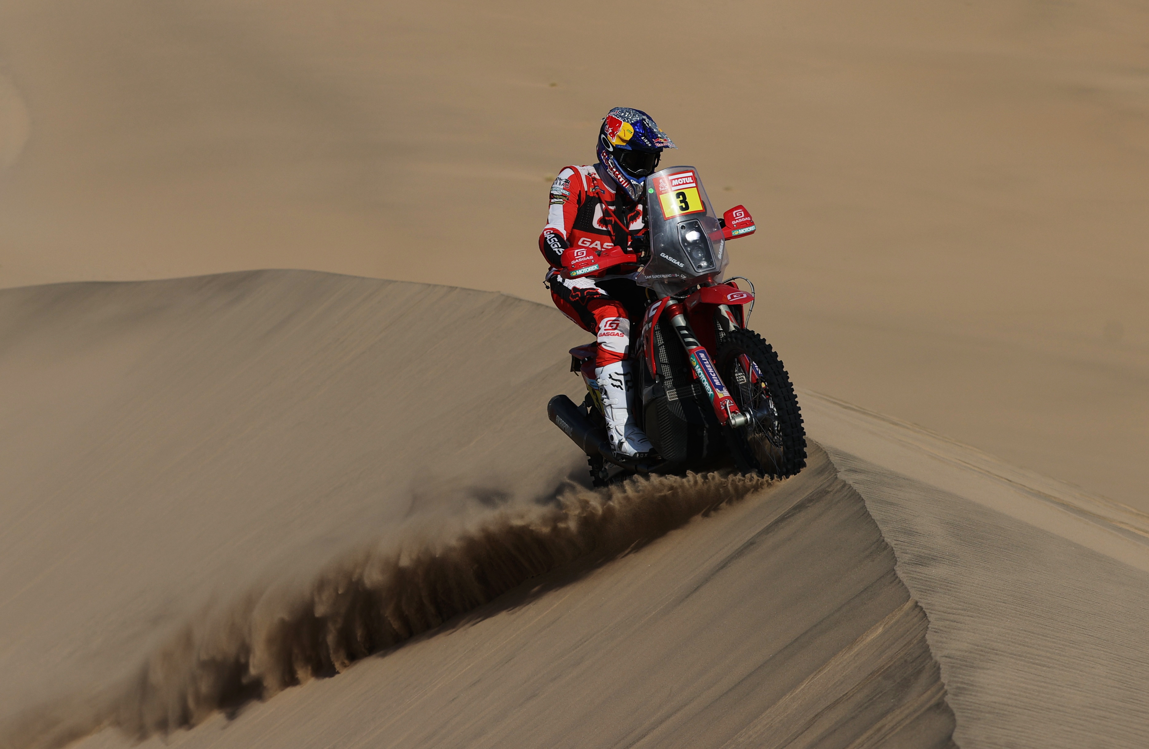 Motorcycle champion Sunderland out of Dakar on opening stage | Reuters