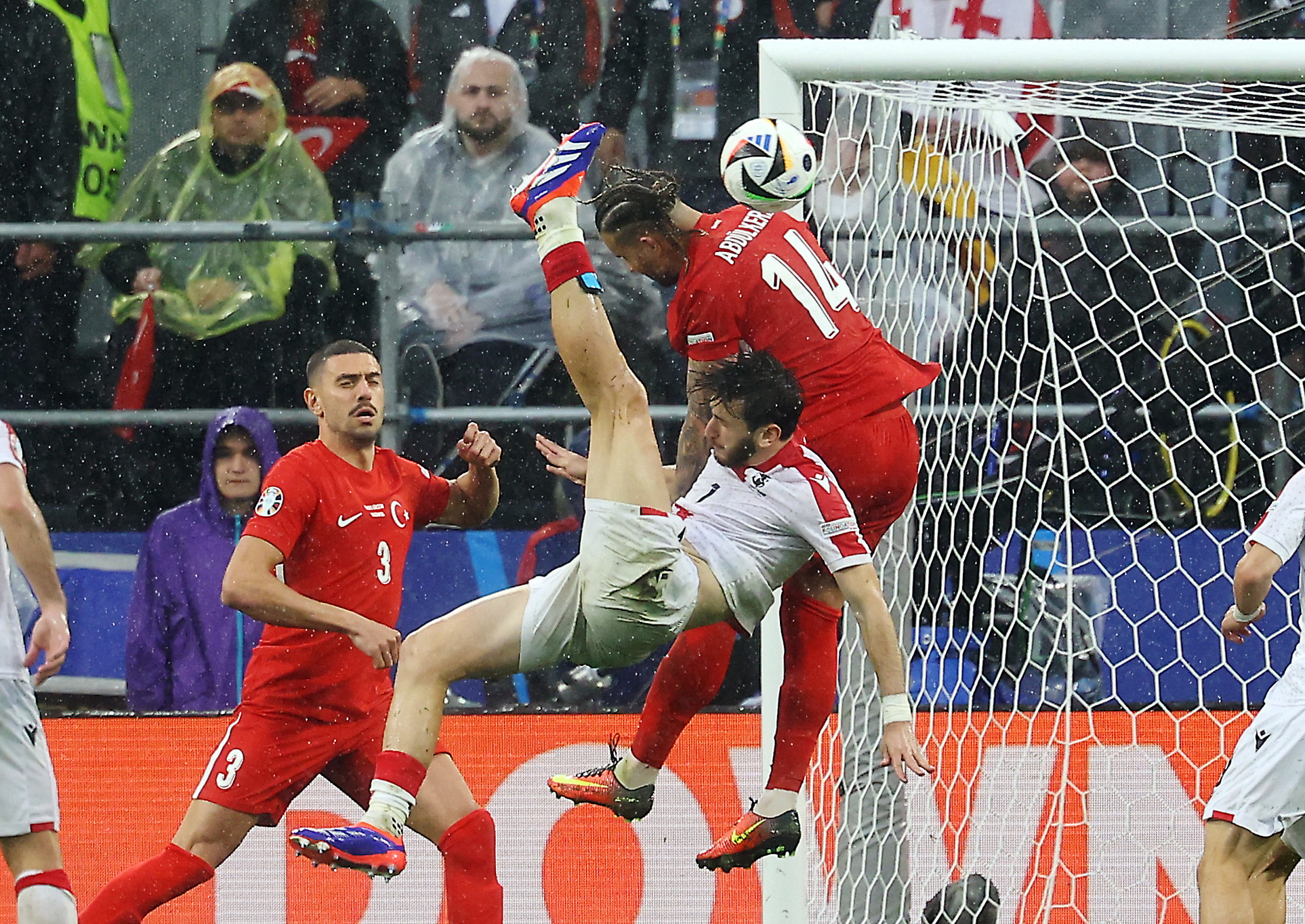 Czechs aim to attack more, shackle Georgia's 'Kvara-dona' | Reuters