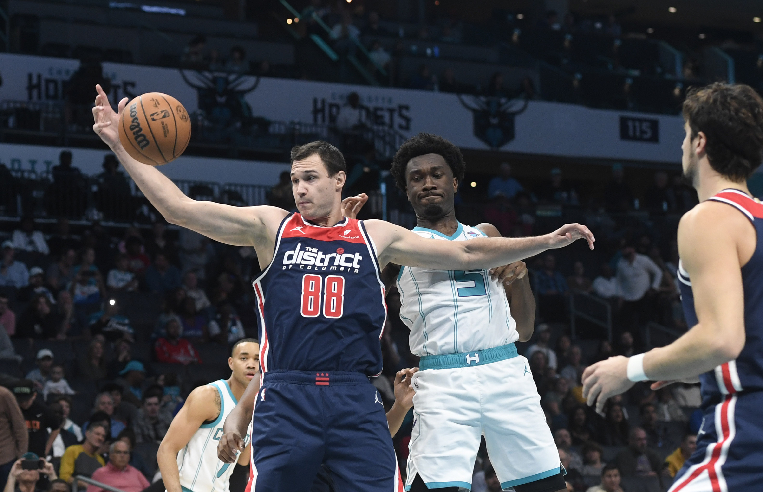 Wizards lean on Kyle Kuzma, bench to extinguish Hornets | Reuters