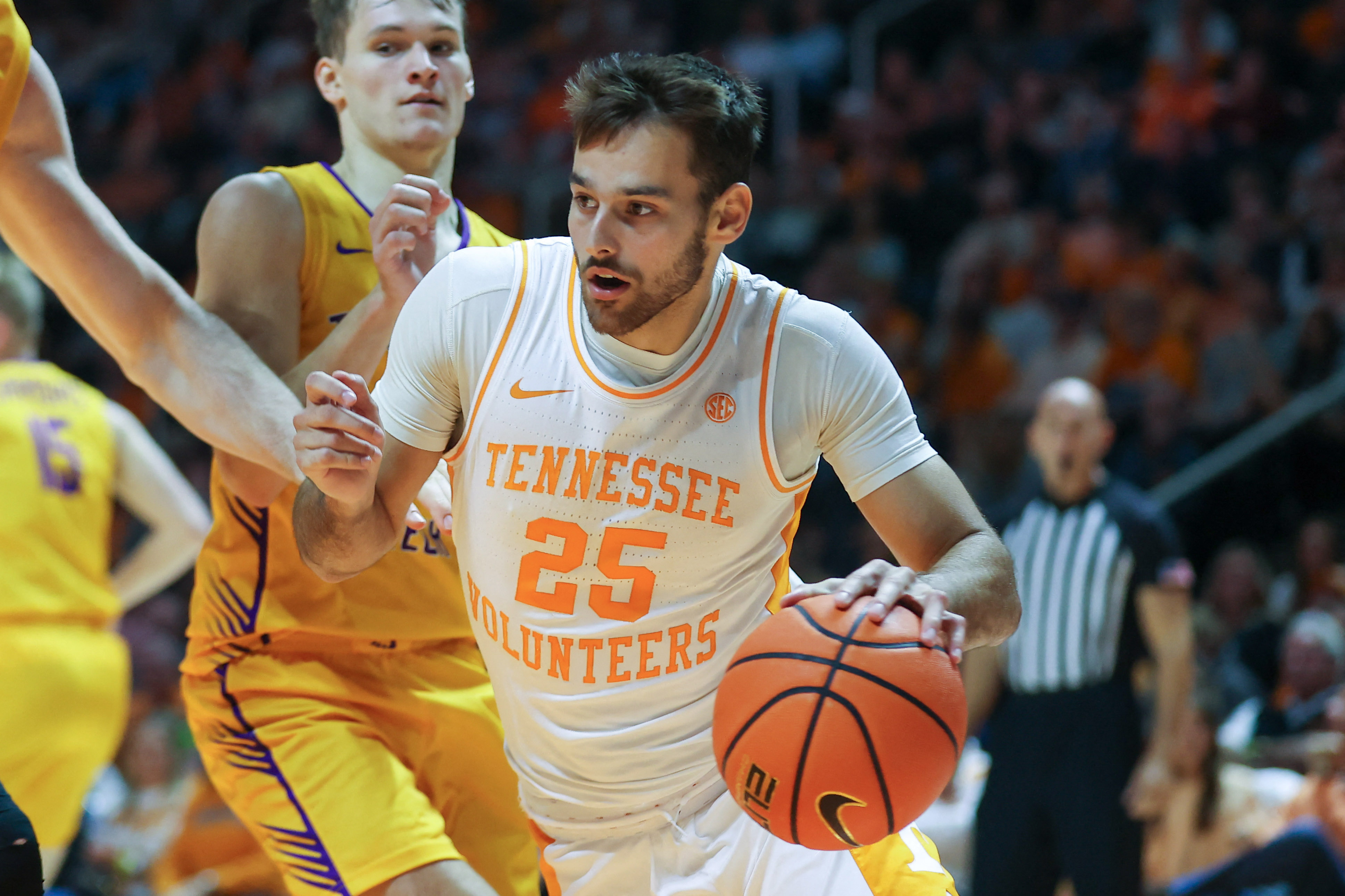 No. 9 Tennessee breezes by Tennessee Tech, 80-42 | Reuters