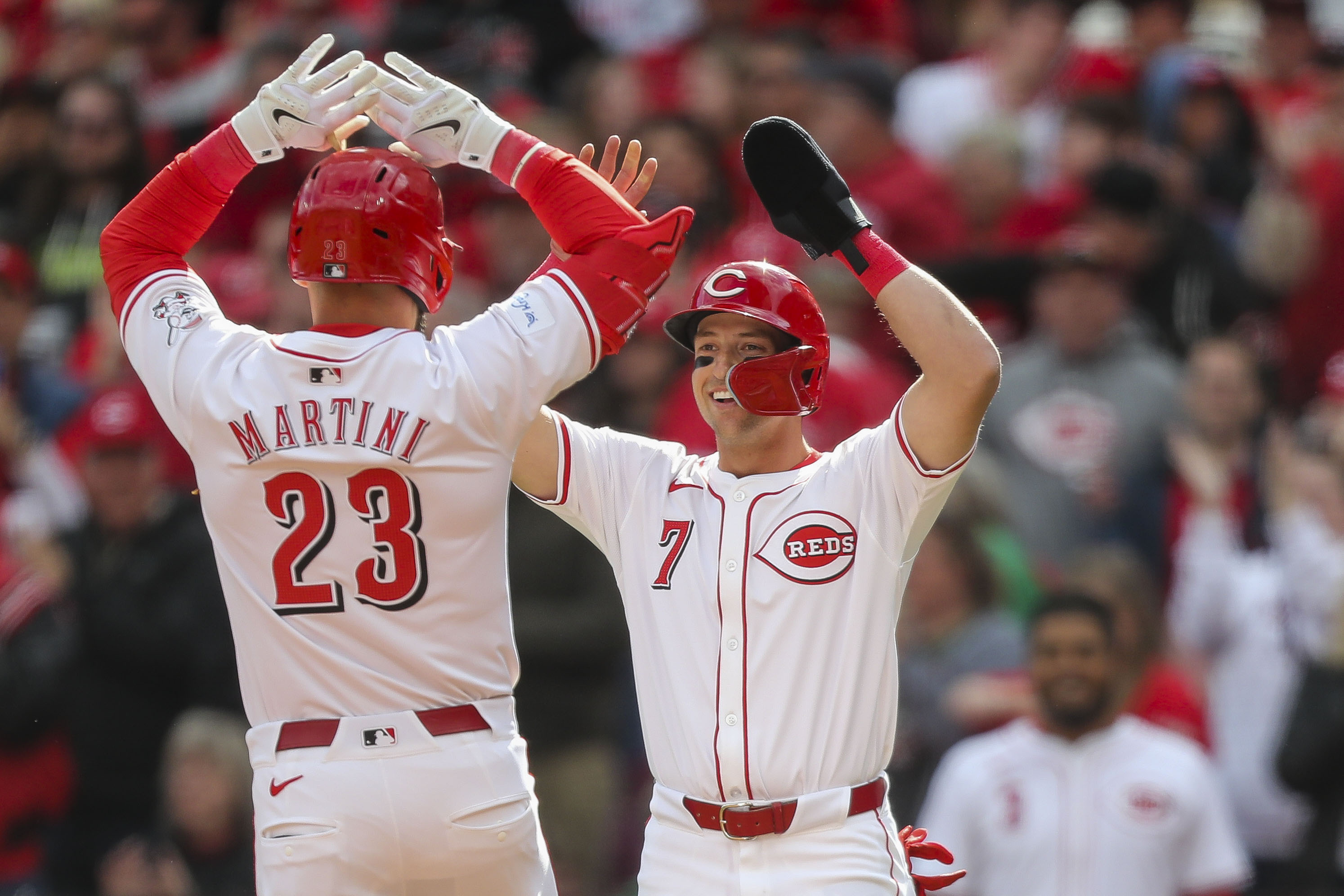 Nick Martini belts 2 HRs as Reds top Nationals | Reuters