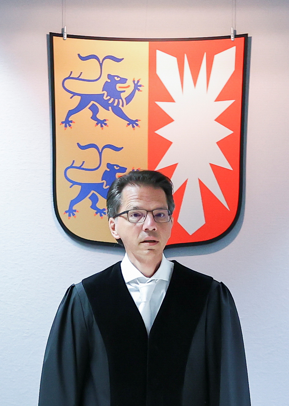 German Nazi war crimes suspect, 96, who went on the run goes on trial ...