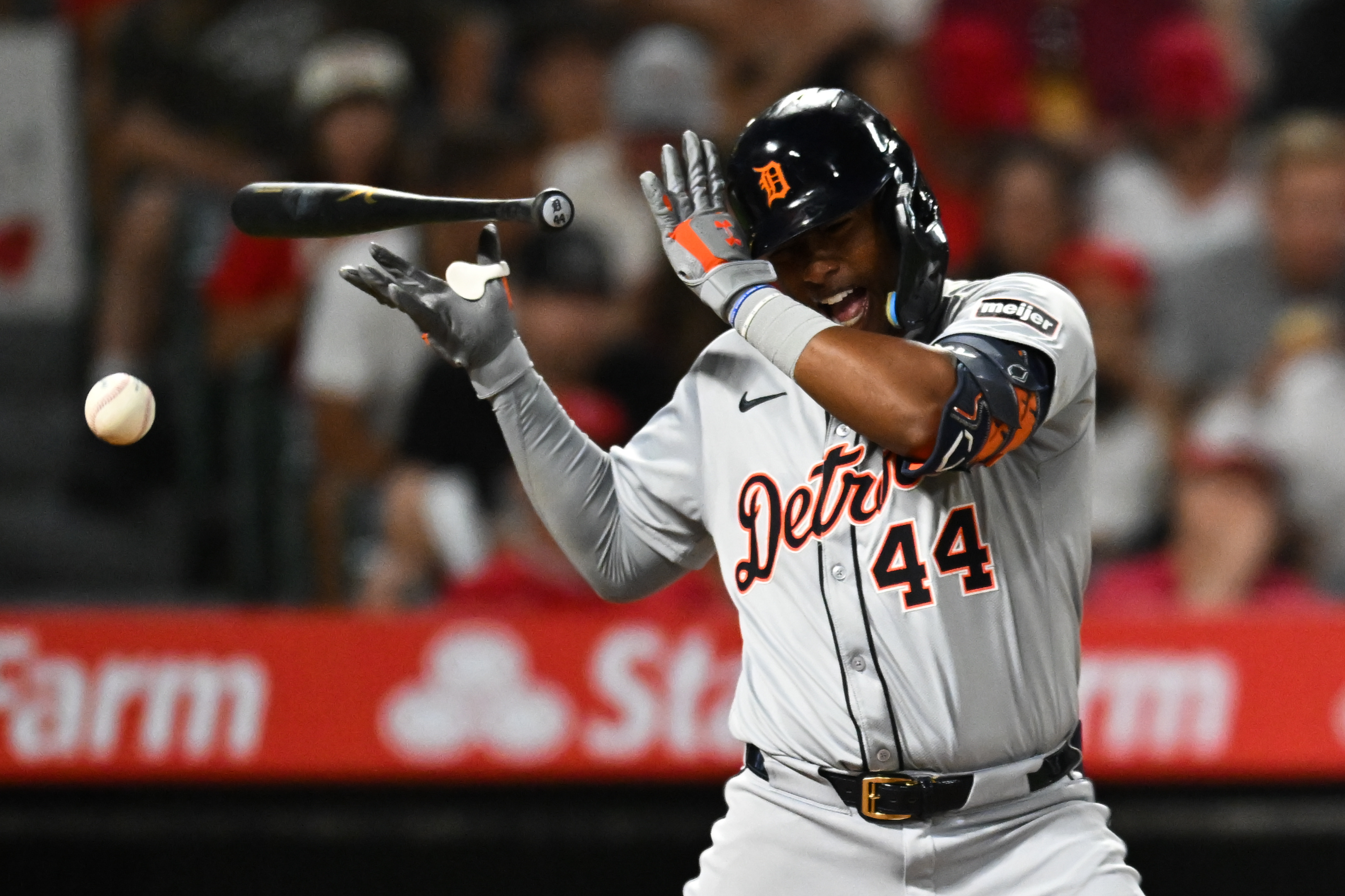 Angels win 6th straight, walk off vs. Tigers in 10th | Reuters