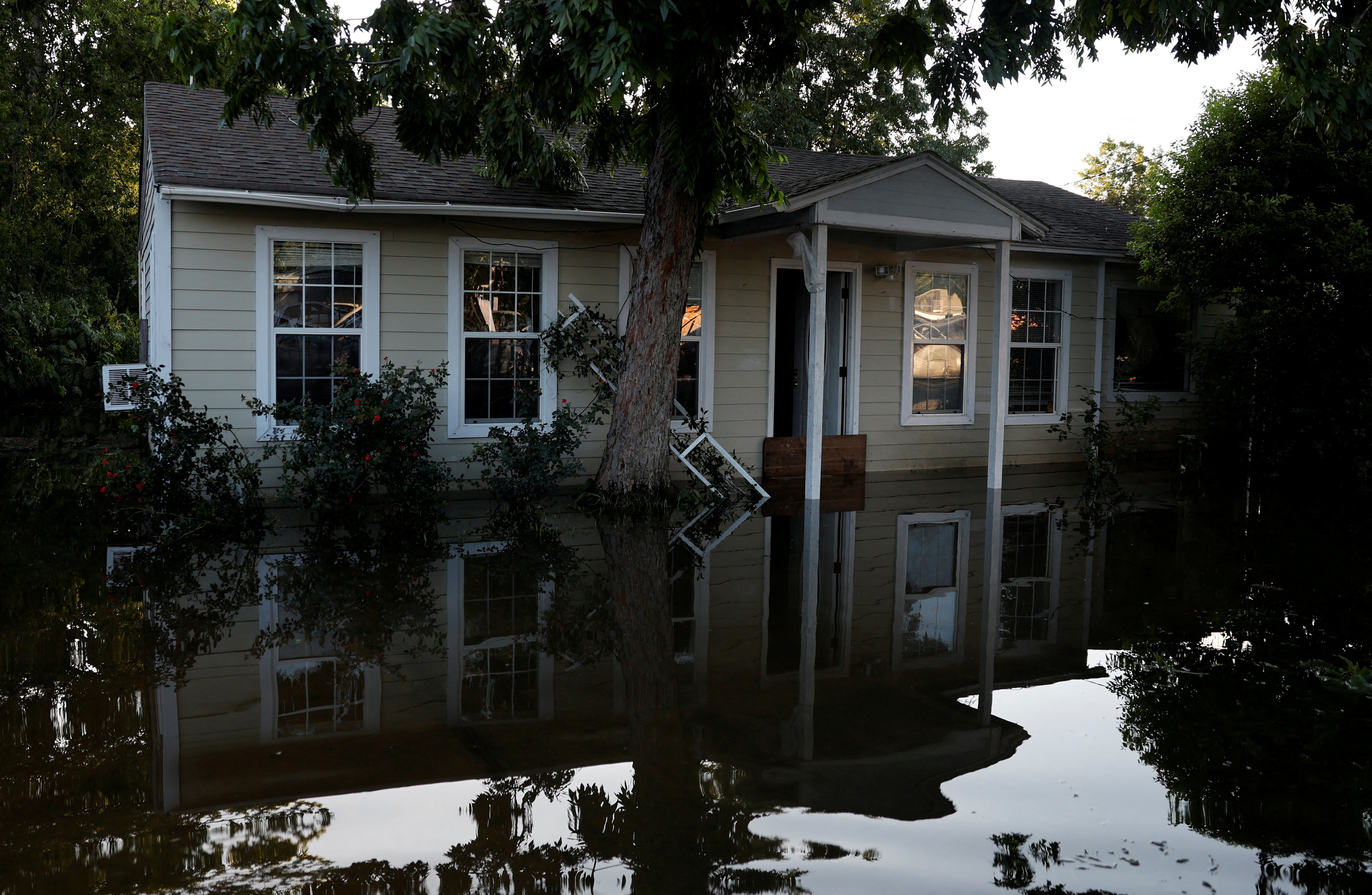 Millions without power in Texas as triple-digit heat follows Beryl ...