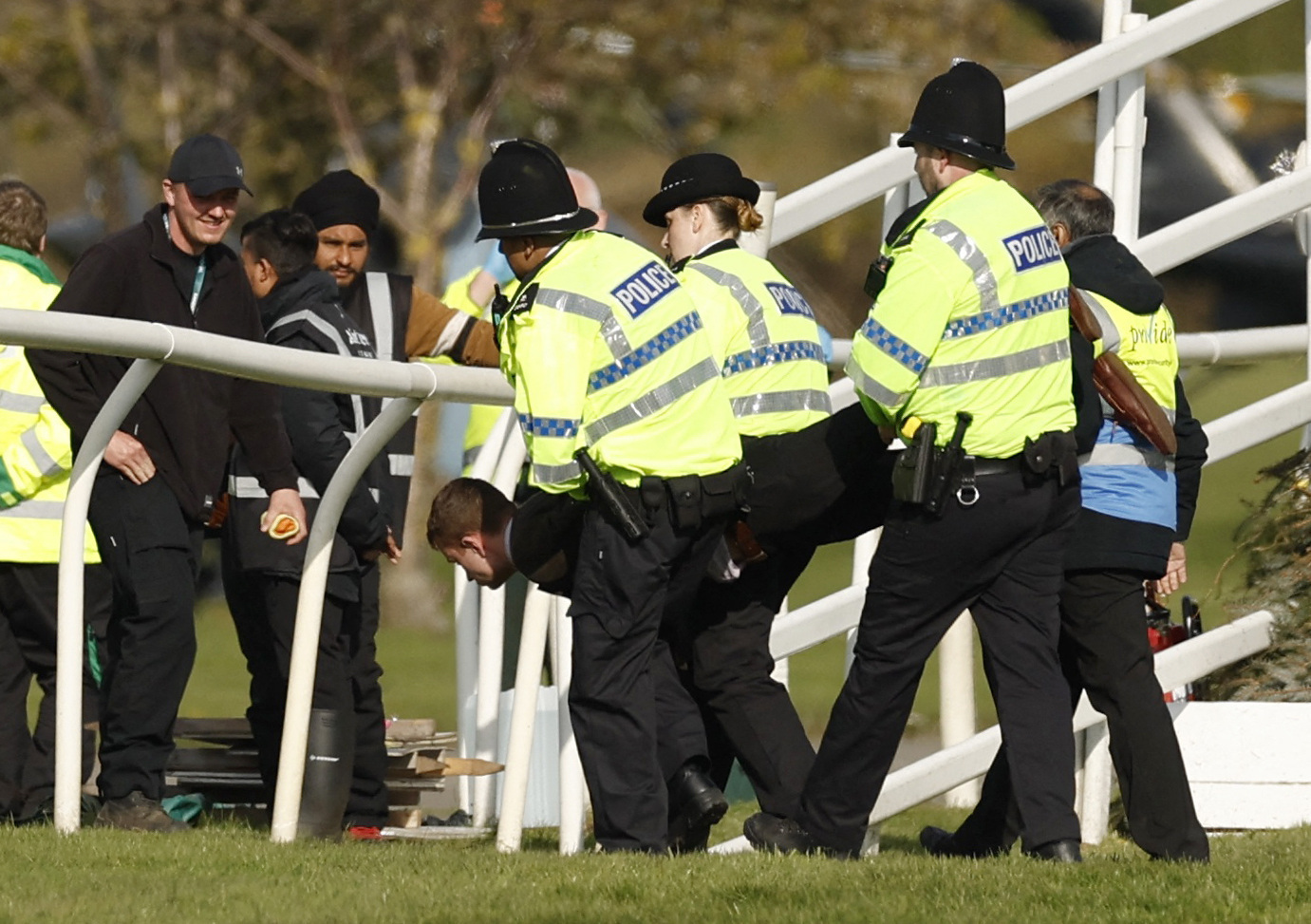 Protesters delay UK's Grand National horse race, 118 arrested | Reuters