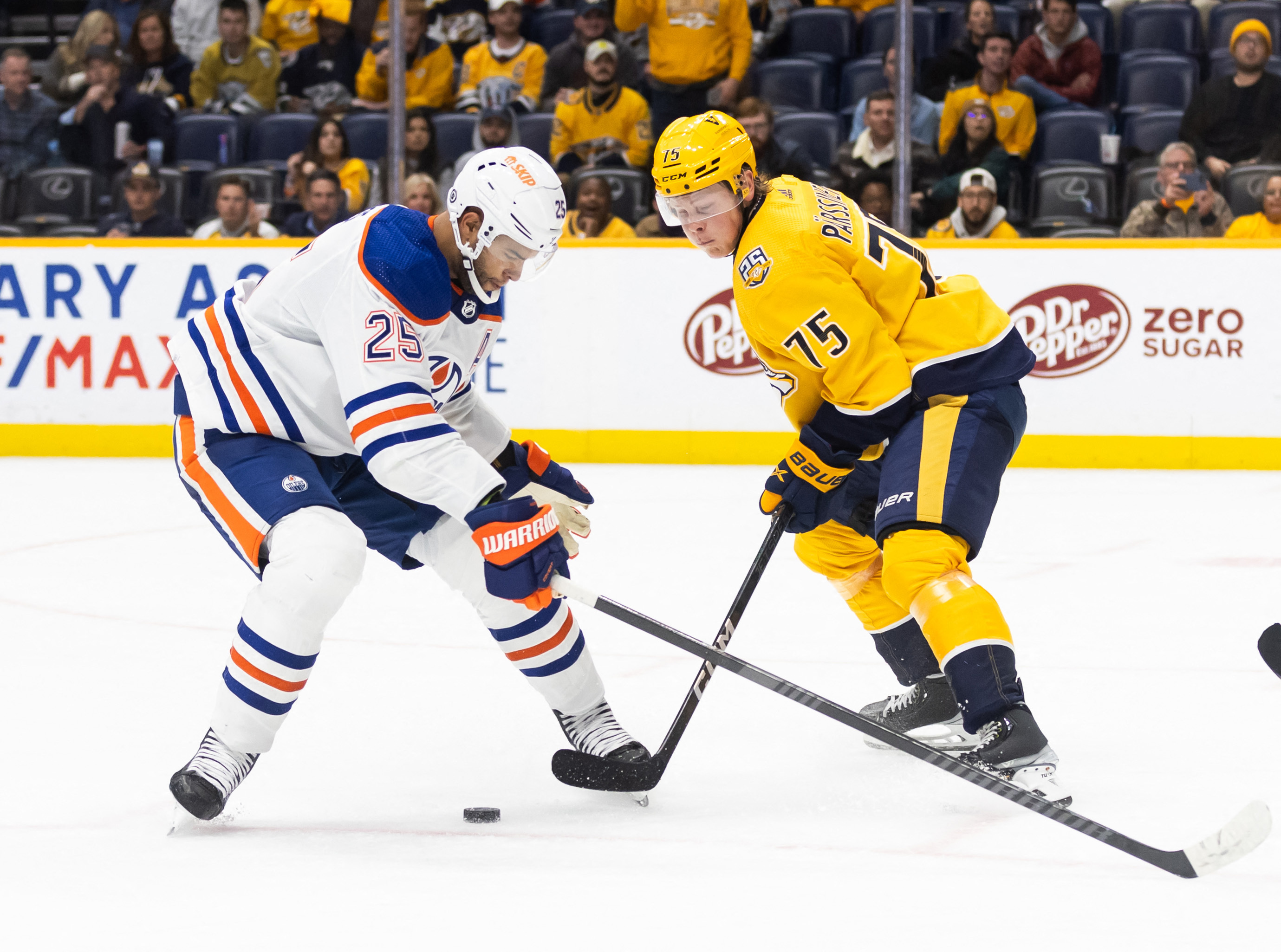 Leon Draisaitl, Oilers clobber Predators | Reuters