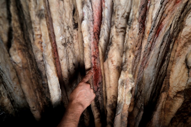 Prehistoric cave paintings in Spain show Neanderthals were artists ...