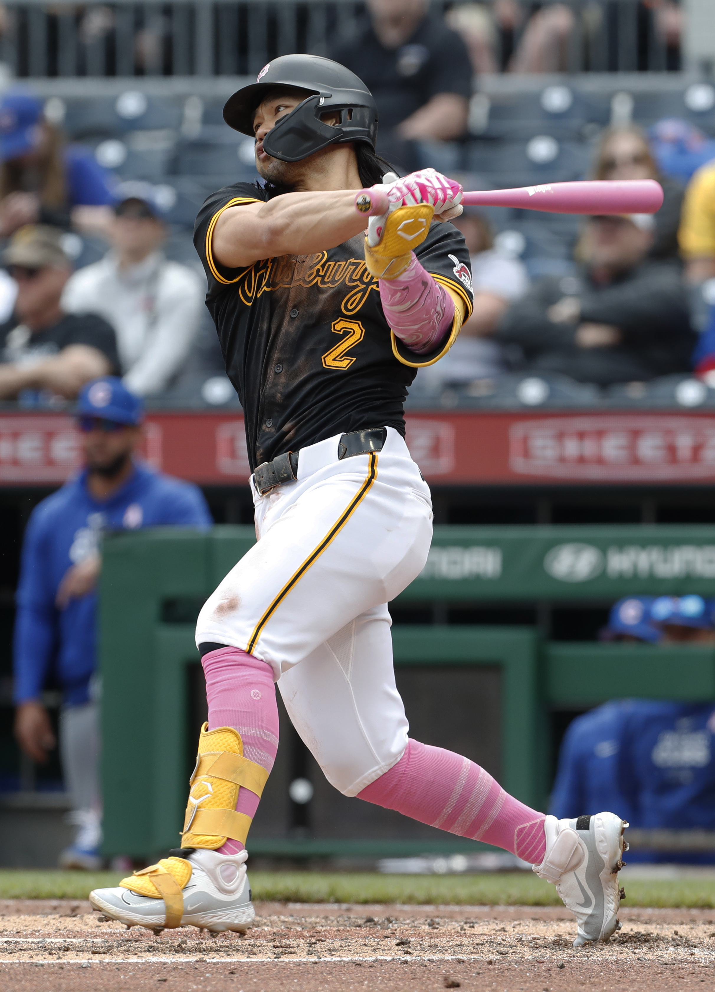 Cubs hold on for series win over slumping Pirates | Reuters