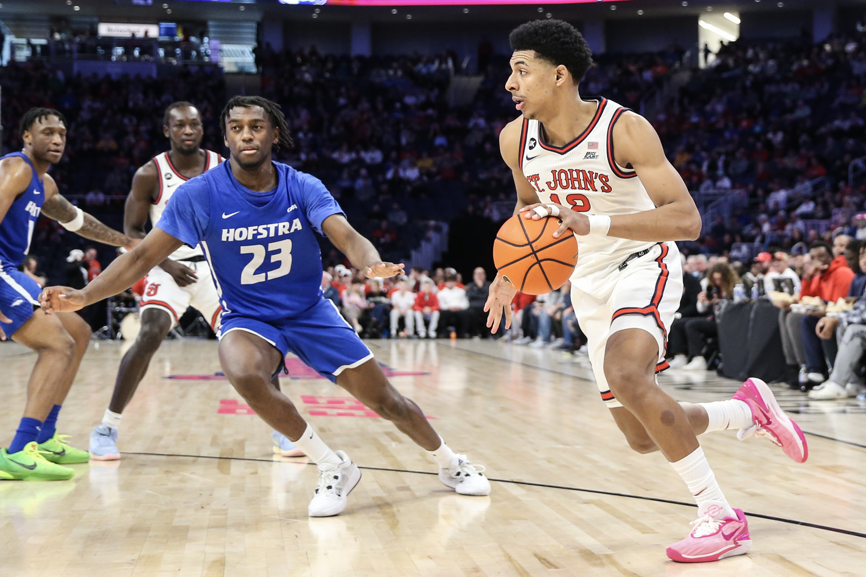 Daniss Jenkins helps St. John's hold off Hofstra down stretch | Reuters