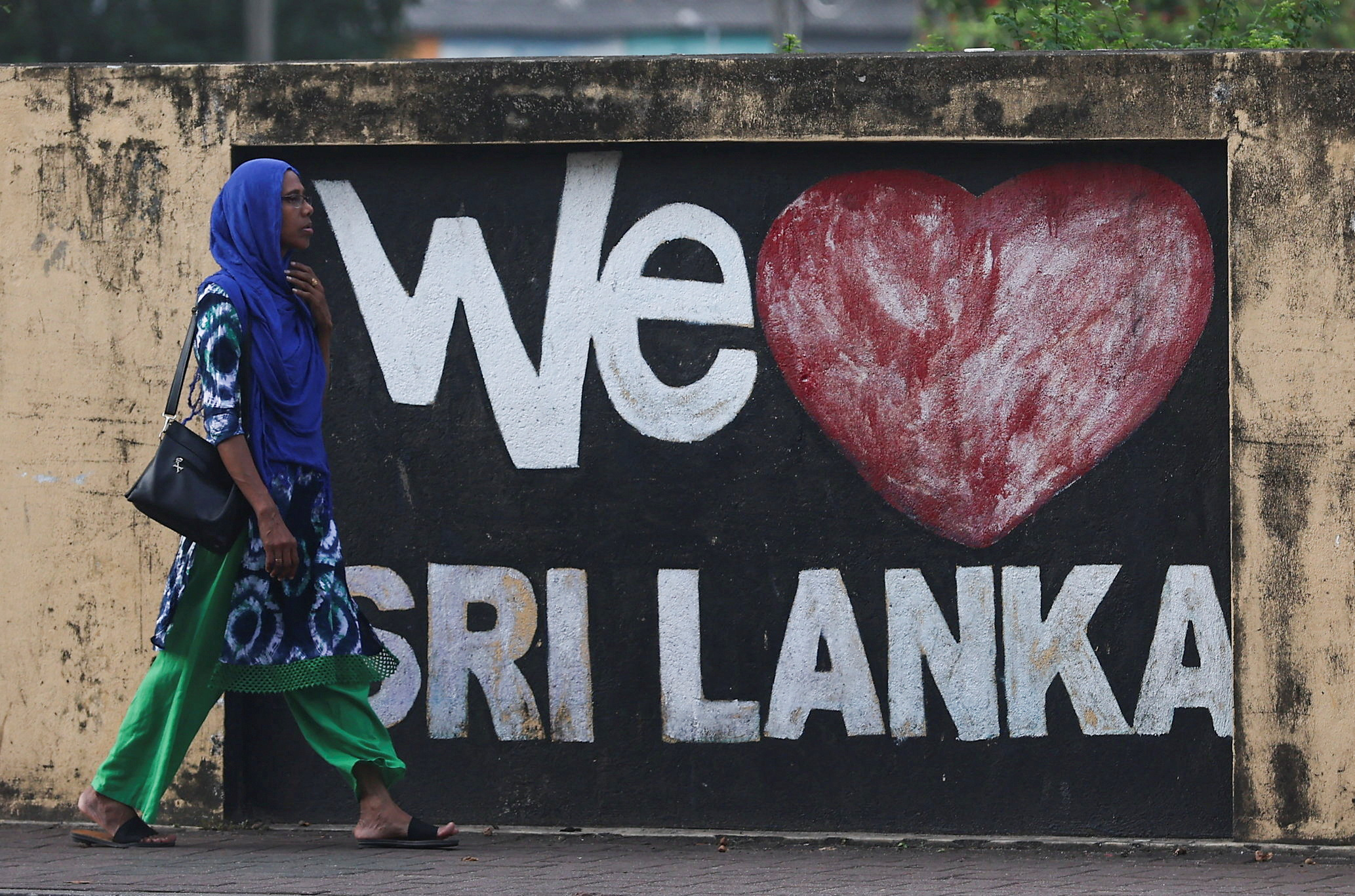 With eyes on economy, Sri Lankans to vote for president in tight ...