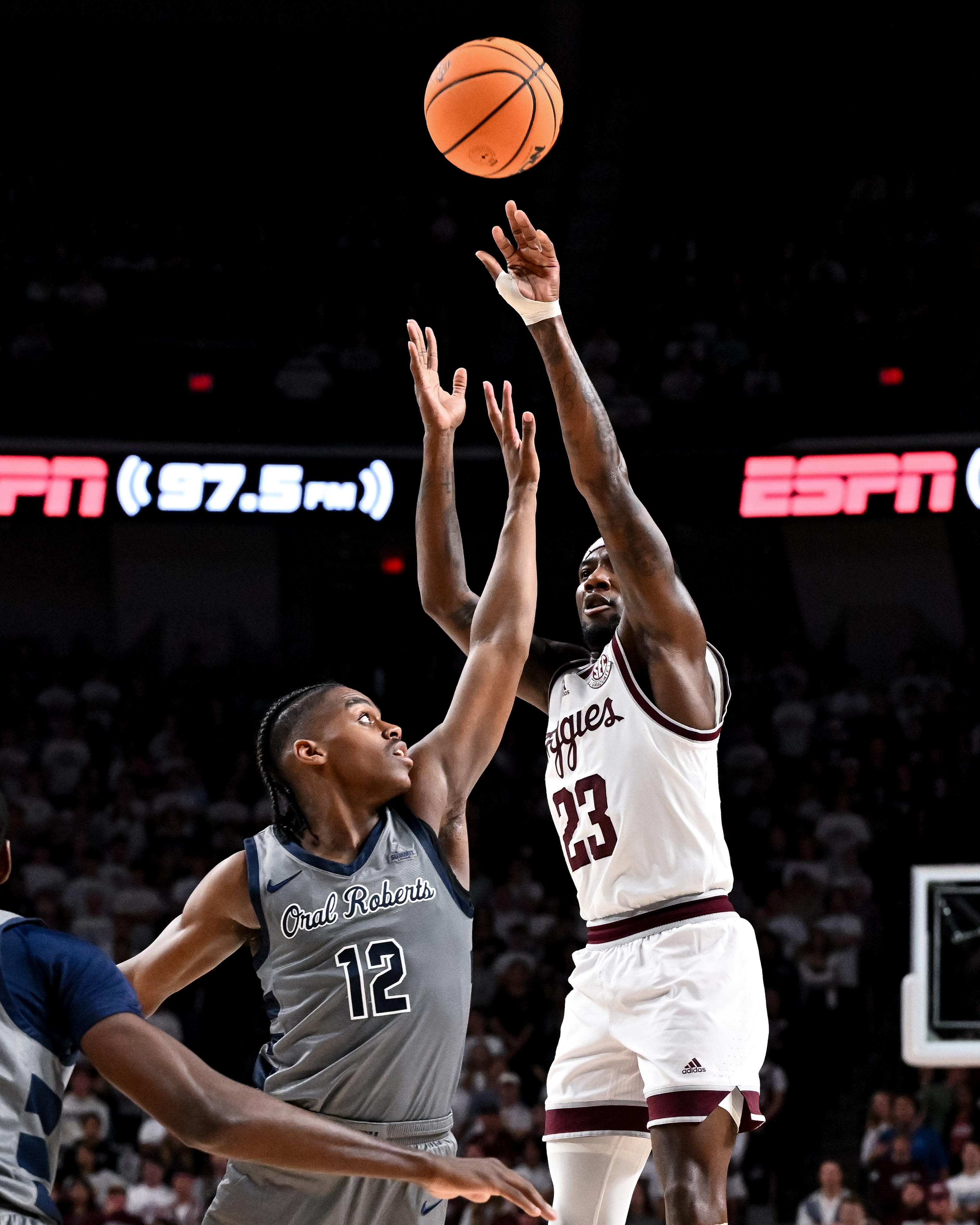 No. 13 Texas A&M holds off upset-minded Oral Roberts | Reuters