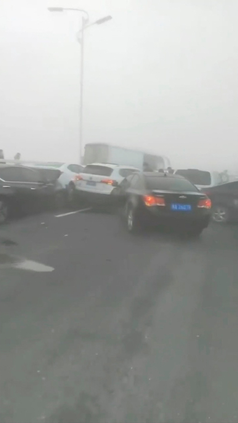 One dead in big pileup on Chinese bridge shrouded in fog | Reuters