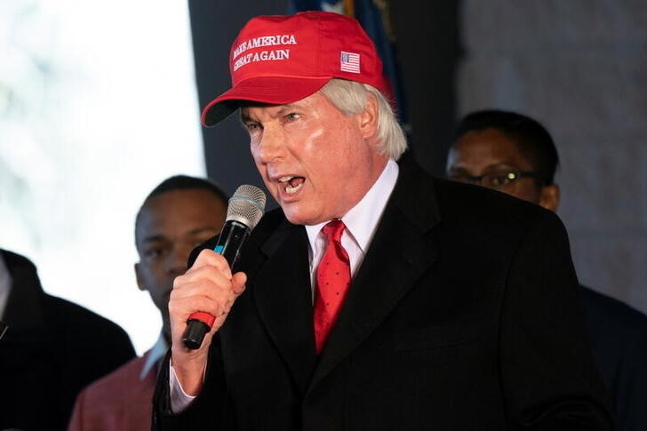 Lawyer who challenged Trump loss retires amid disciplinary probes | Reuters