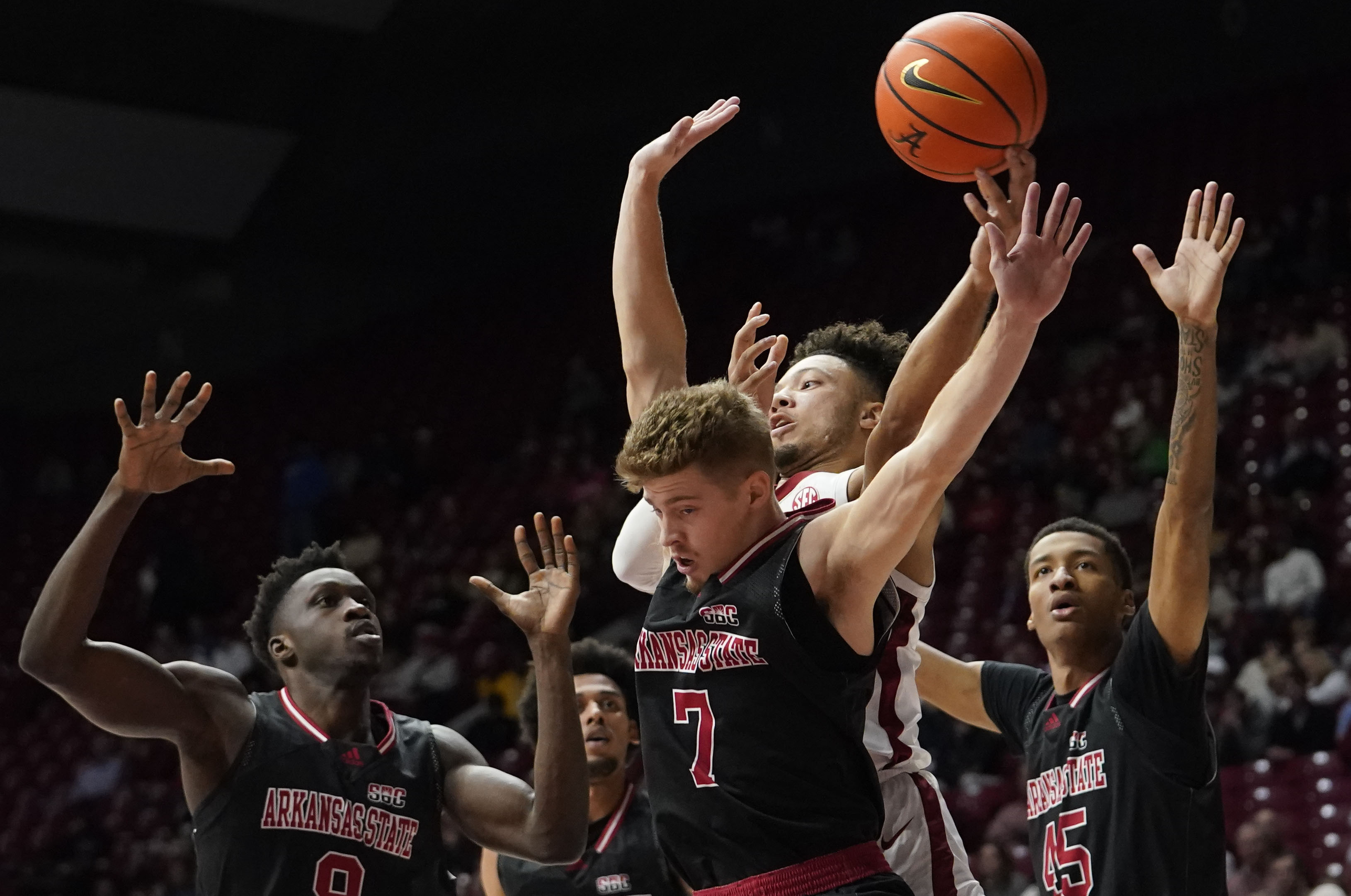 Alabama breezes past Arkansas St. with balanced attack | Reuters