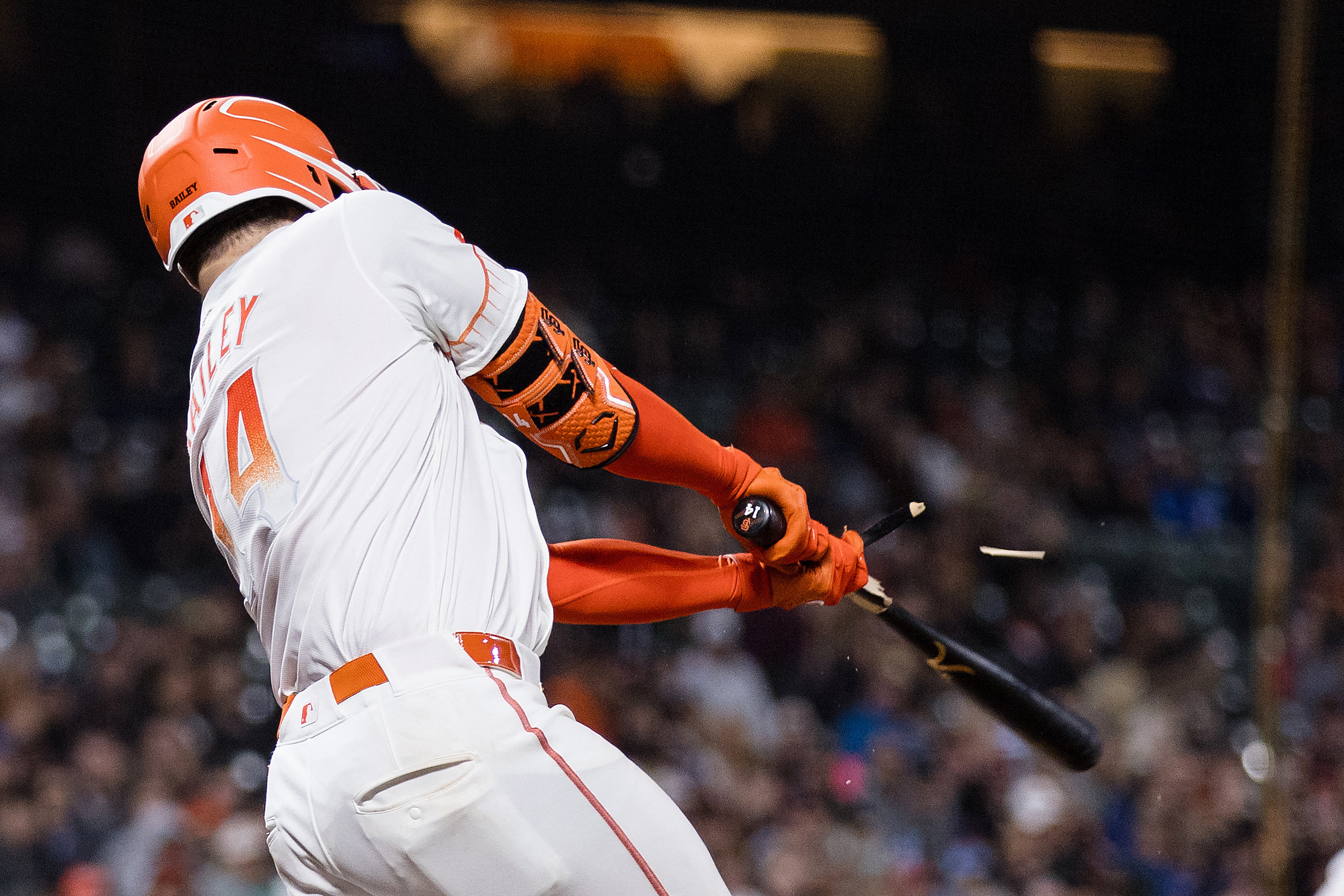 Six Giants pitchers combine to hold down Cubs | Reuters