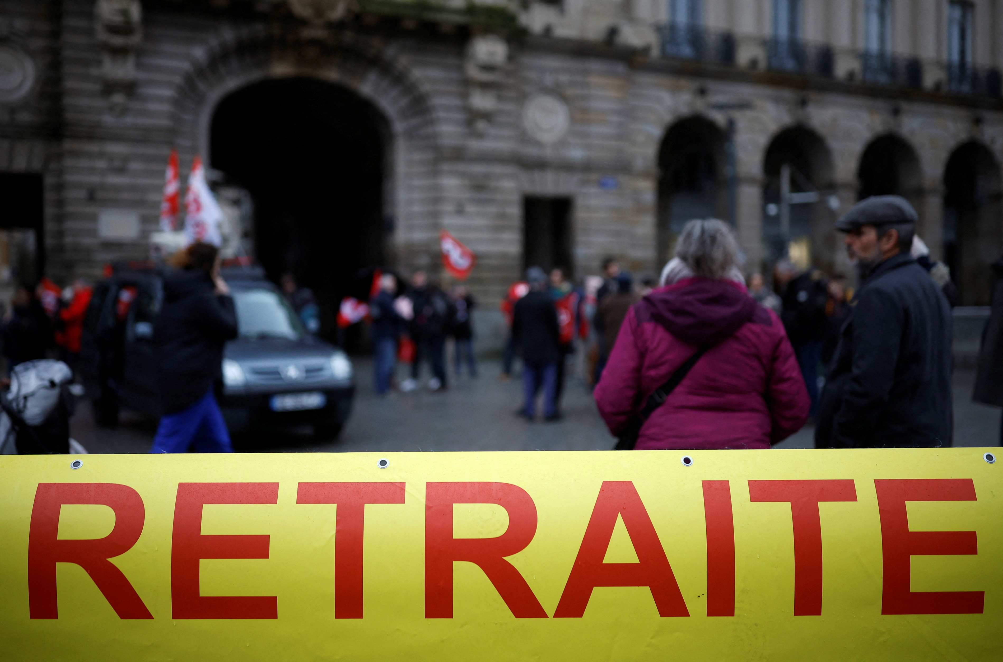 Macron, unions head for French pension reform showdown | Reuters