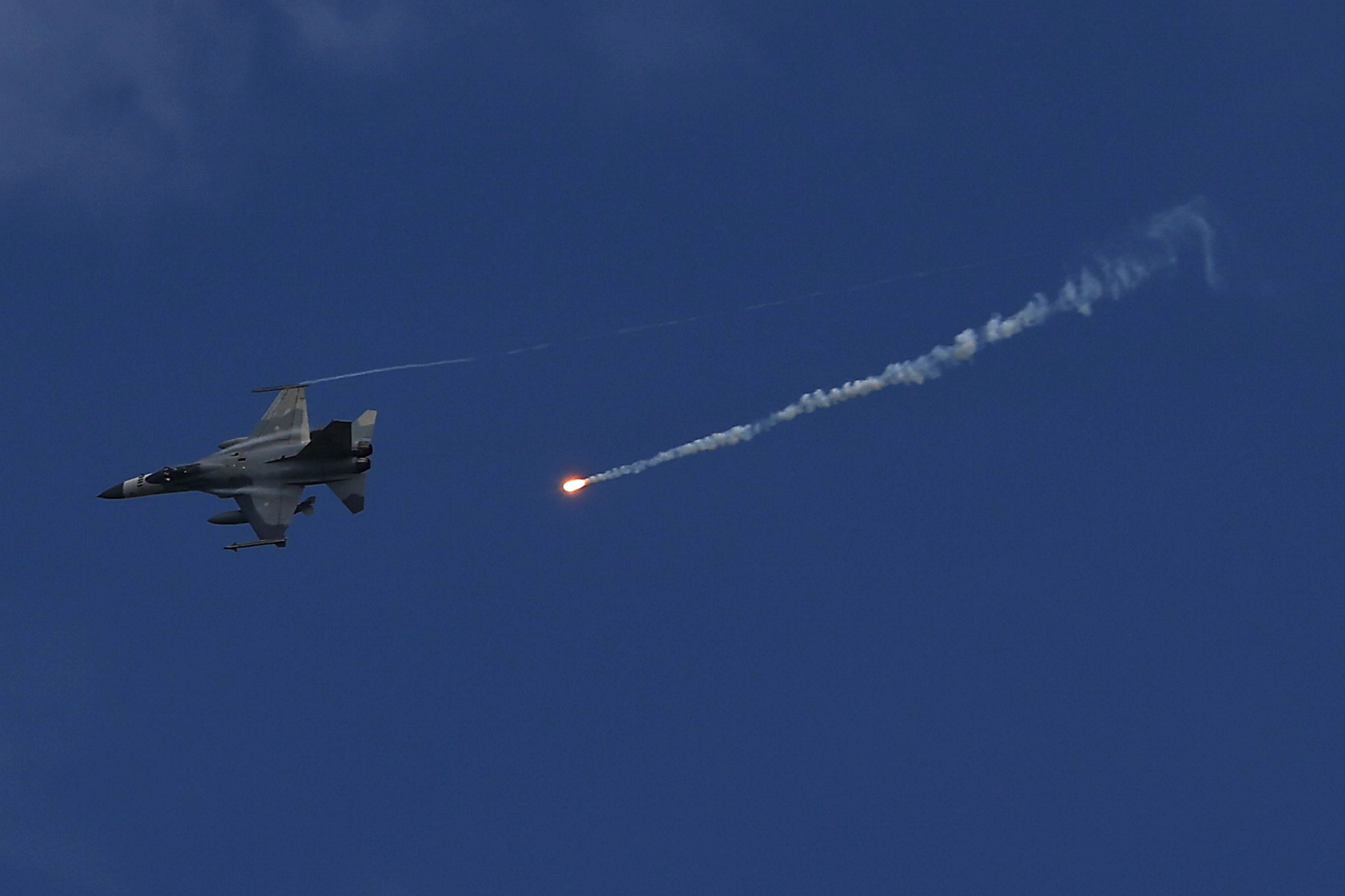 Taiwan military shows off its mettle with latest combat drills | Reuters