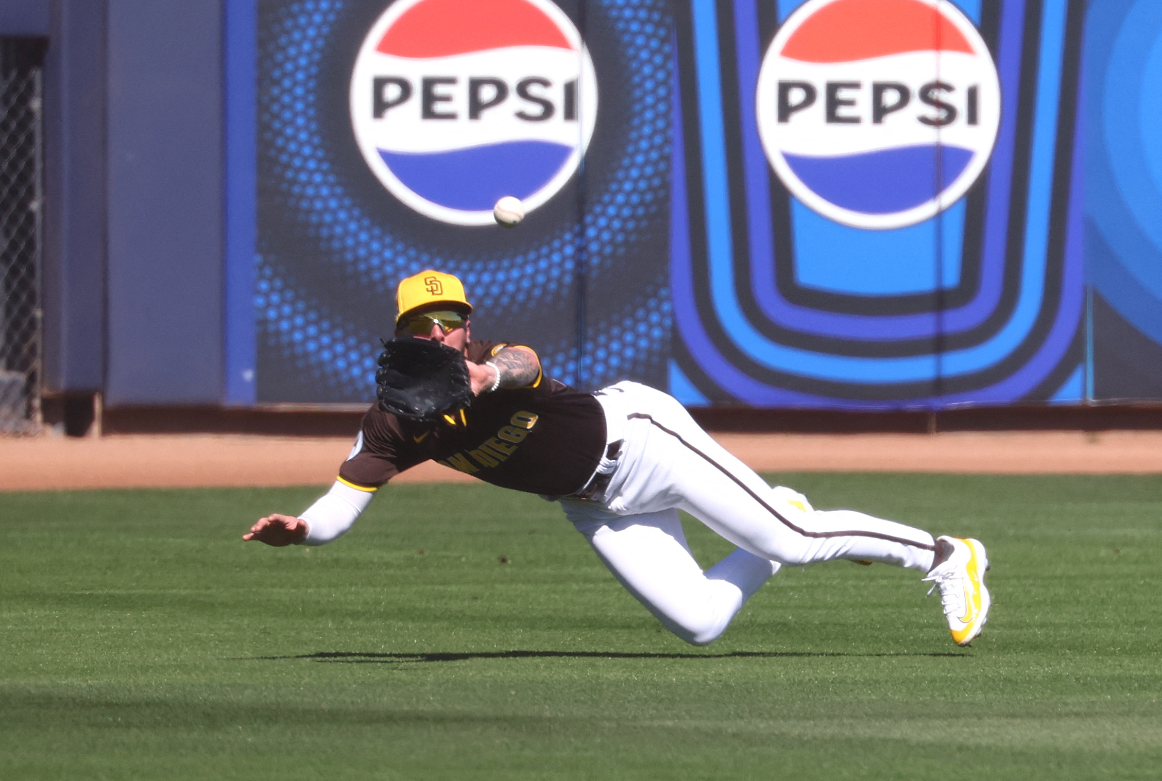 Dodgers open spring training with 14-1 rout of Padres | Reuters