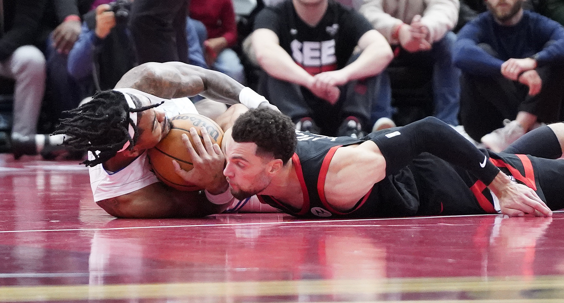 Magic withstand Bulls' second-half charge | Reuters