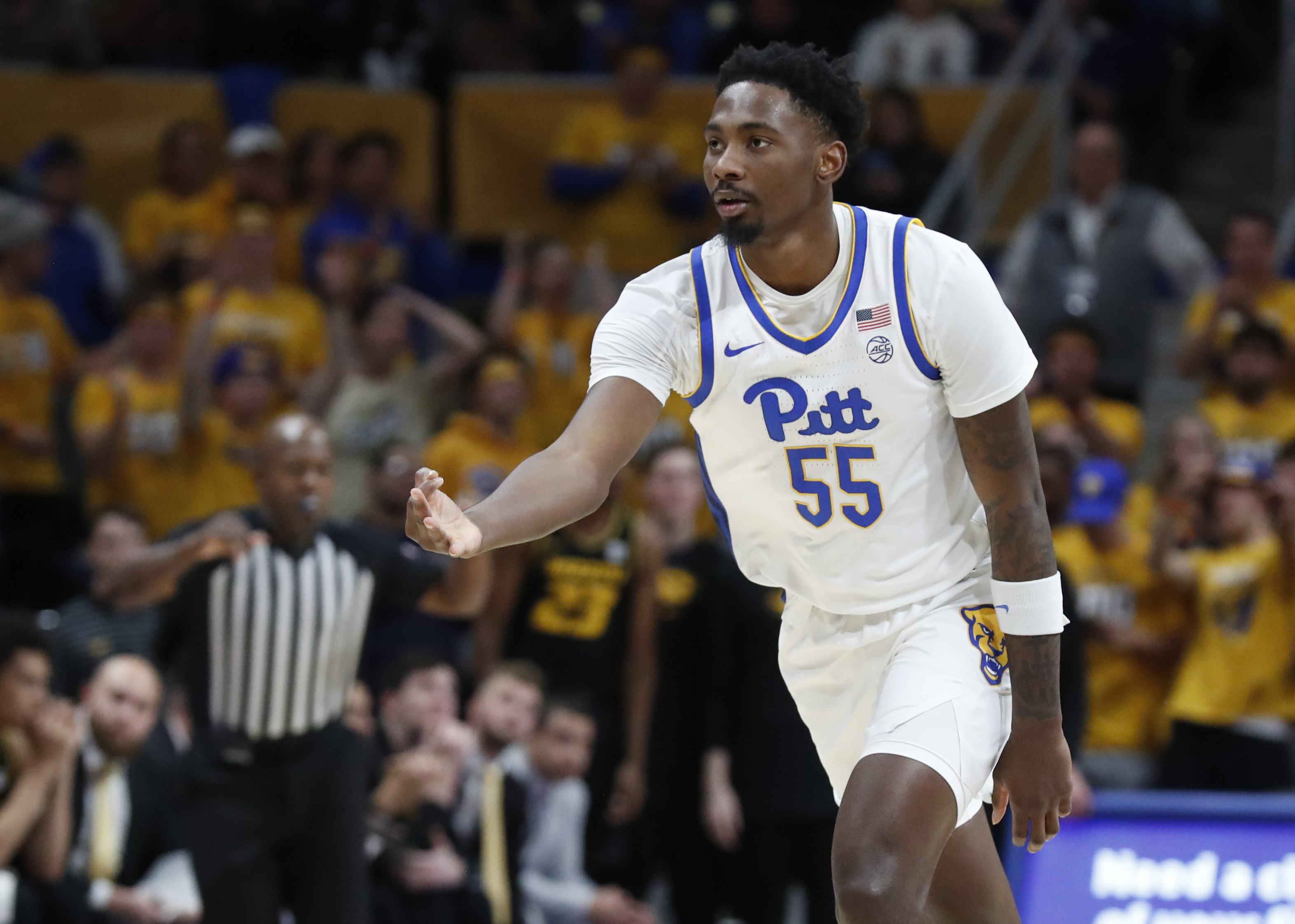 Missouri ends Pitt's home winning streak | Reuters