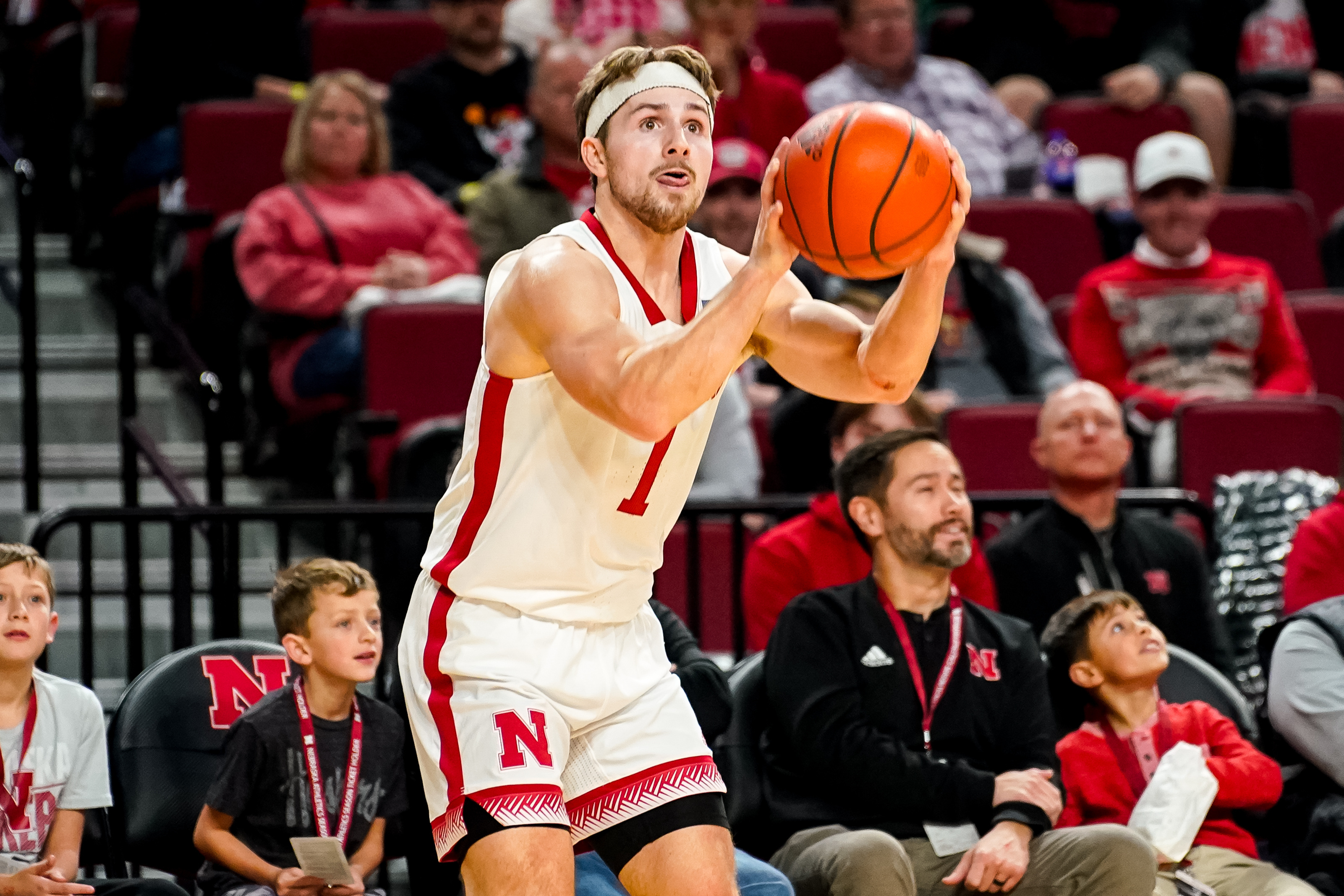 Nebraska comes from behind to top North Dakota | Reuters