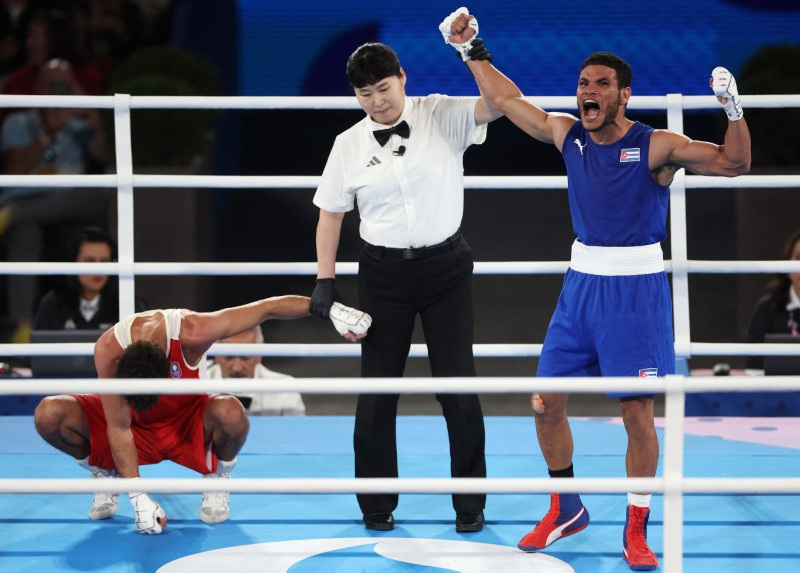 Boxing-France's Oumiha heartbroken after once again falling short in ...