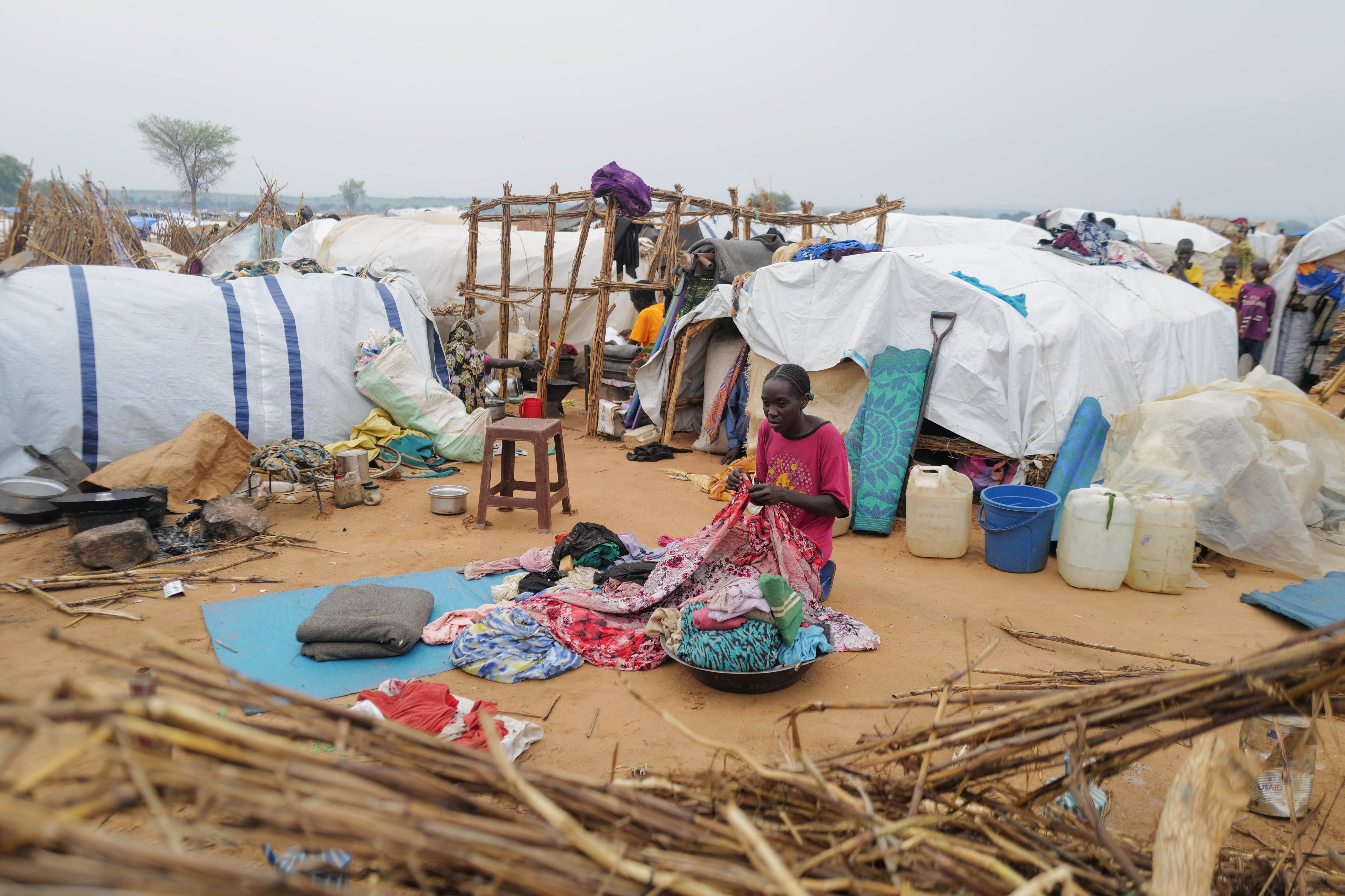 Darfur refugees in Chad scramble for shelter as rainy season starts ...