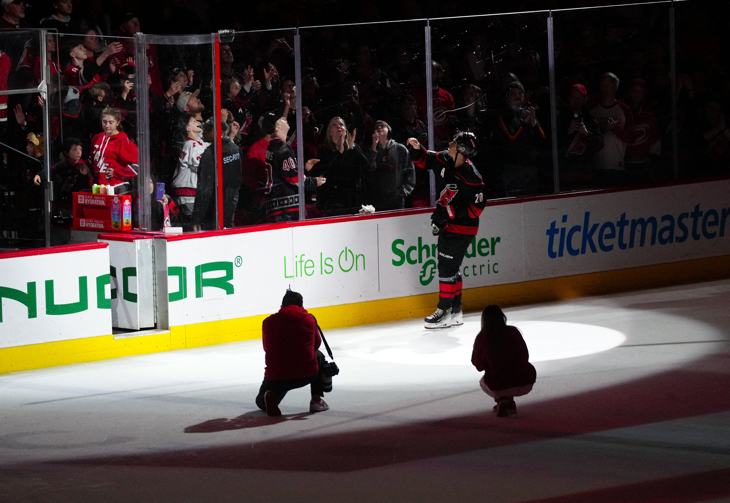 Hurricanes score early, blank Blue Jackets | Reuters