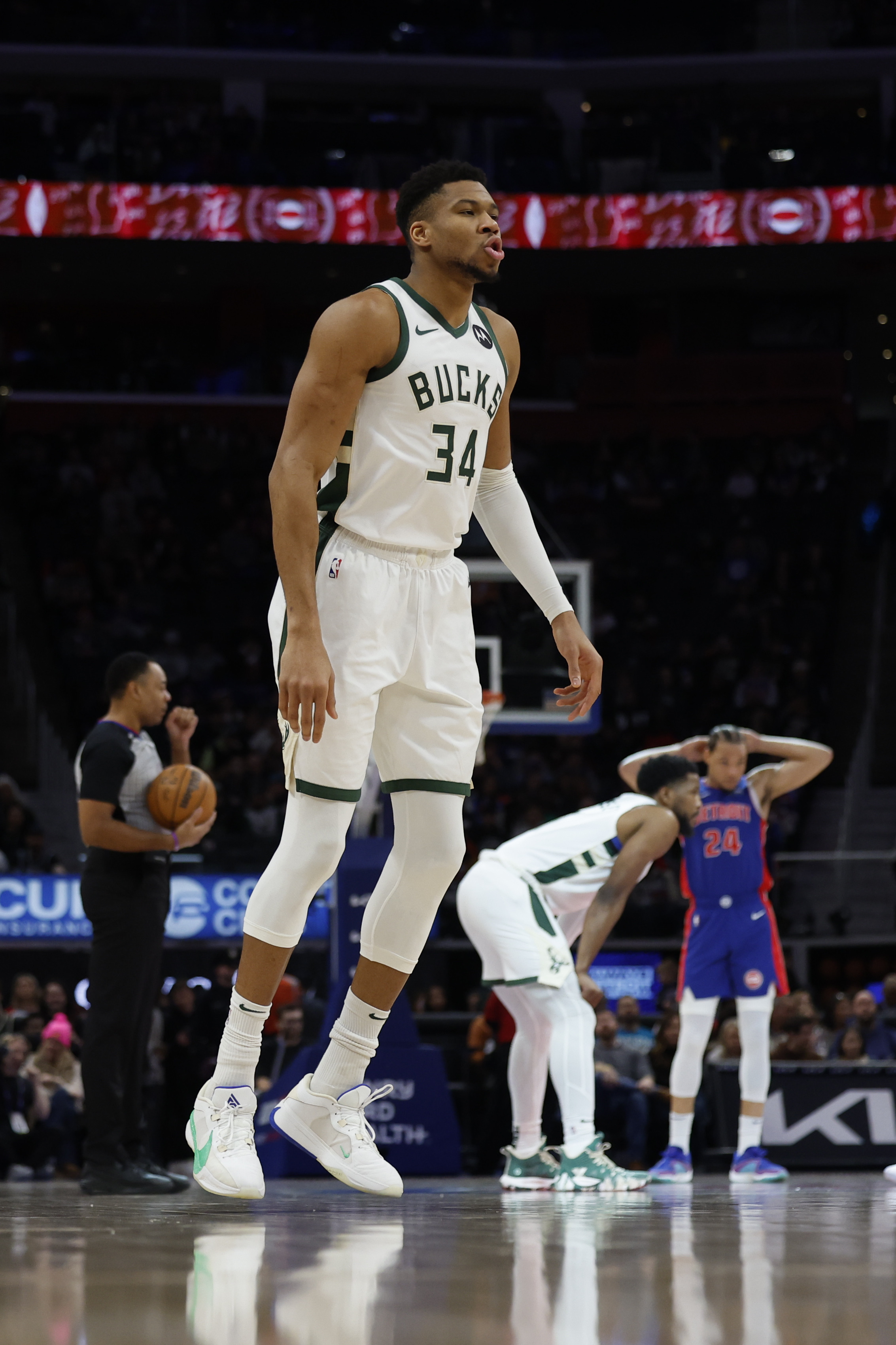 Damian Lillard steps up to lead Bucks past Pistons | Reuters