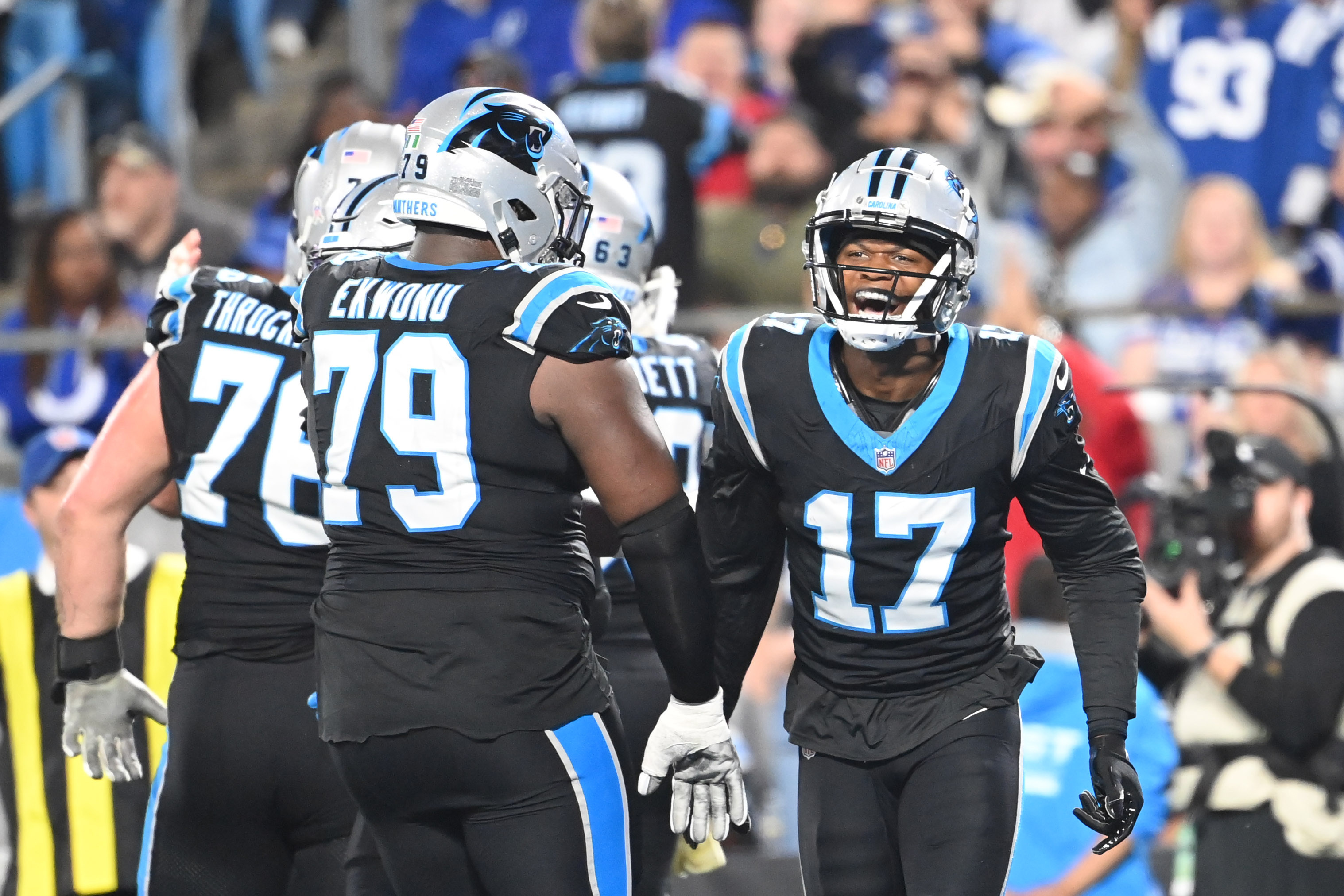 Bears ride defense to tight victory over Panthers | Reuters