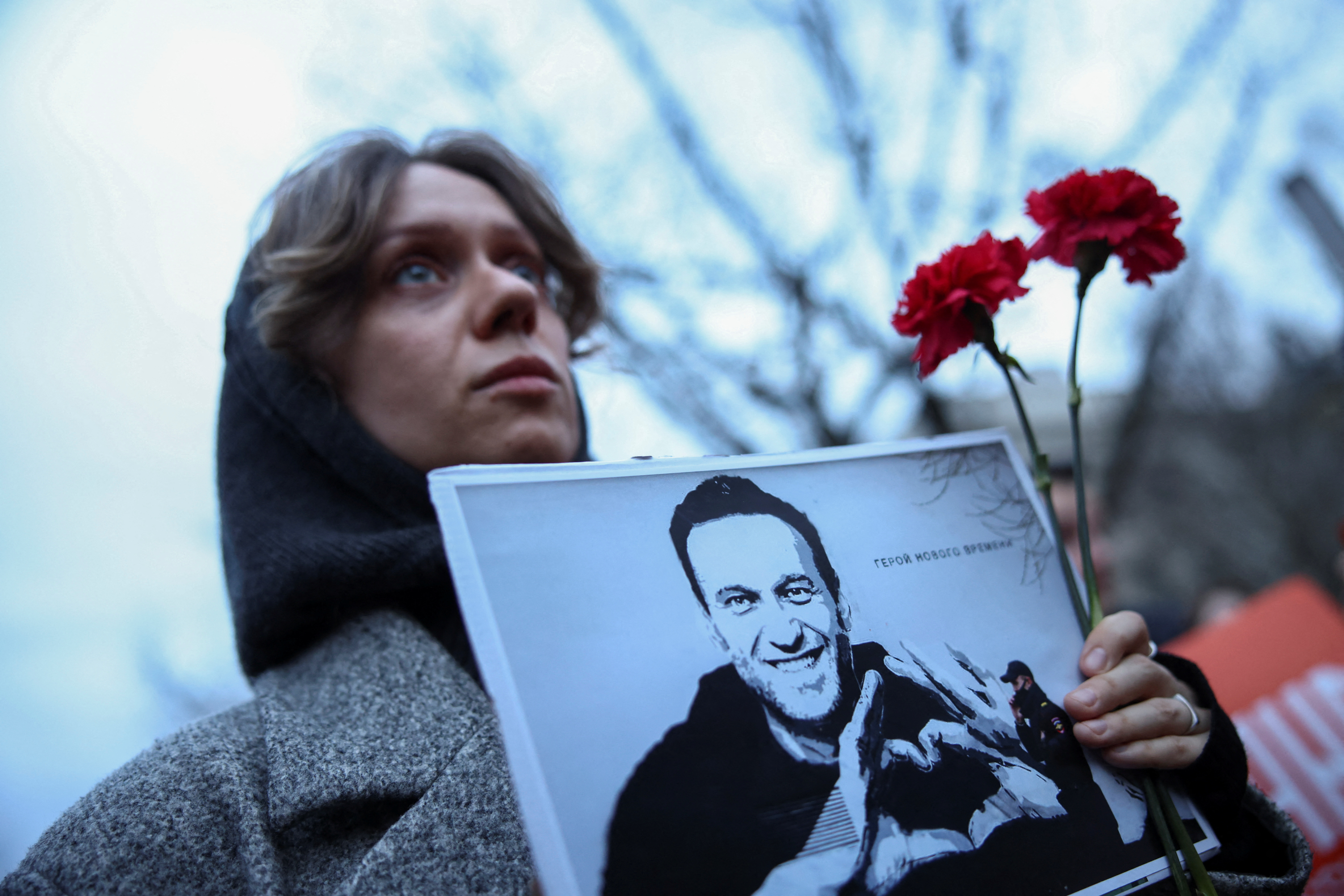 Alexei Navalny death sparks memorials and protests around the globe ...