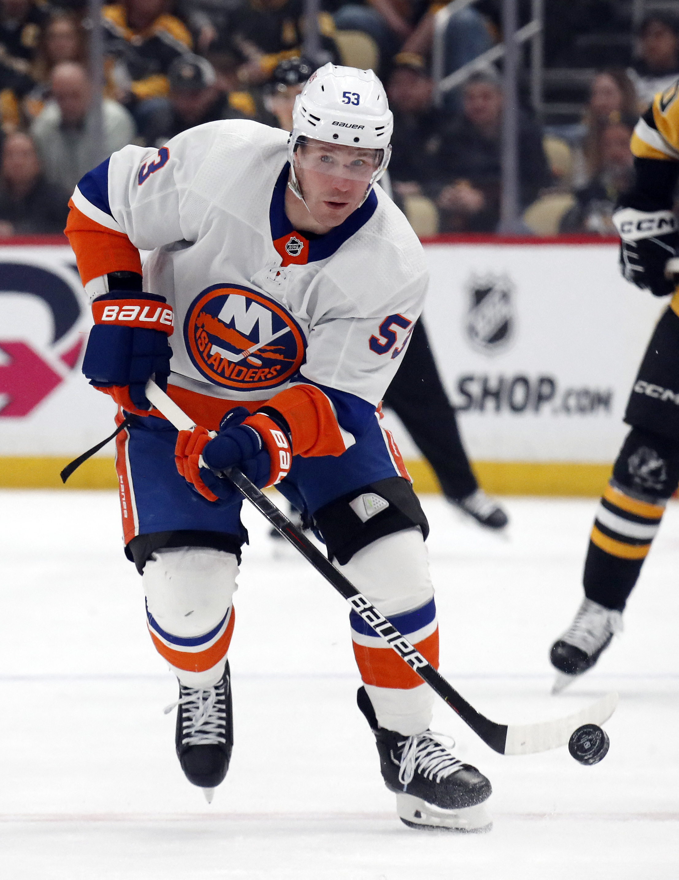 Adam Pelech nets game-winner in OT as Isles clip Penguins | Reuters