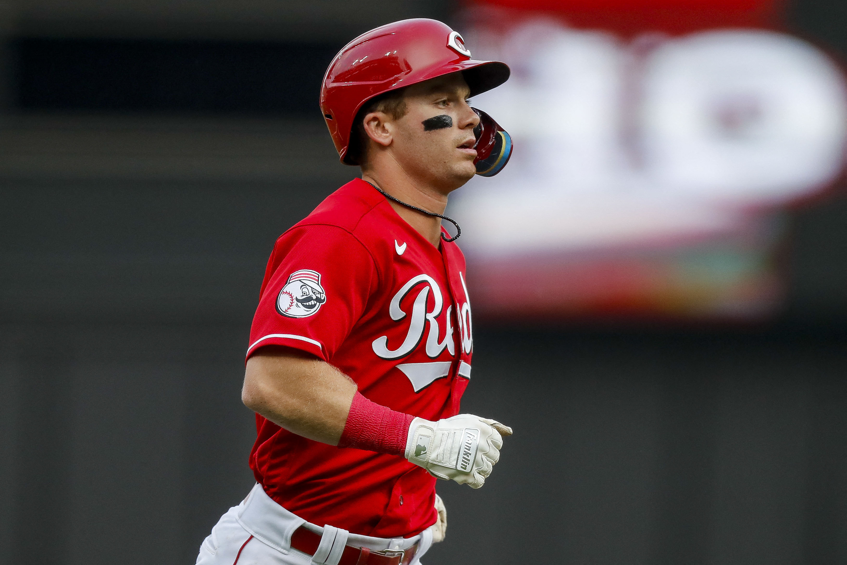 Reds start fast, collect 18 hits in cruising past Cardinals | Reuters