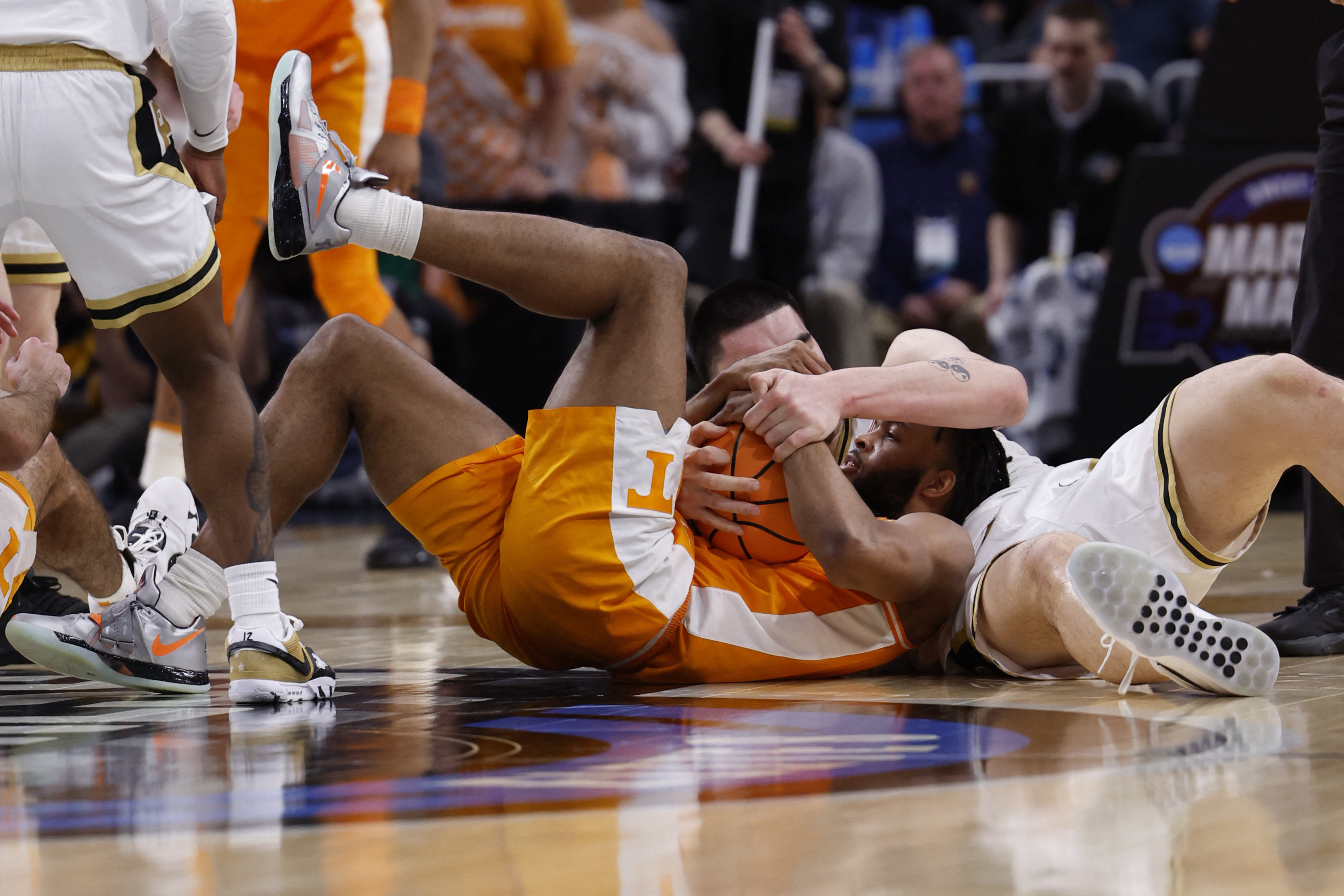 Zach Edey's career day powers Purdue past Tennessee, into Final Four ...