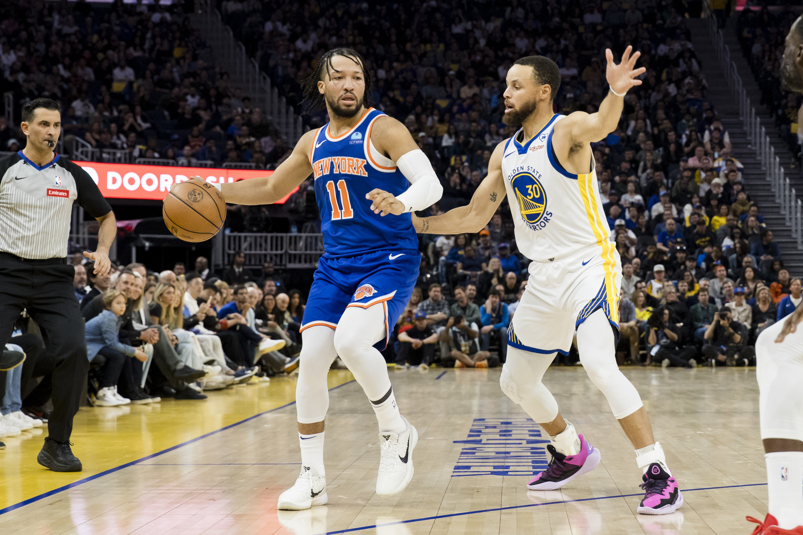 Backcourt duo carries Knicks over Warriors, 119-112 | Reuters