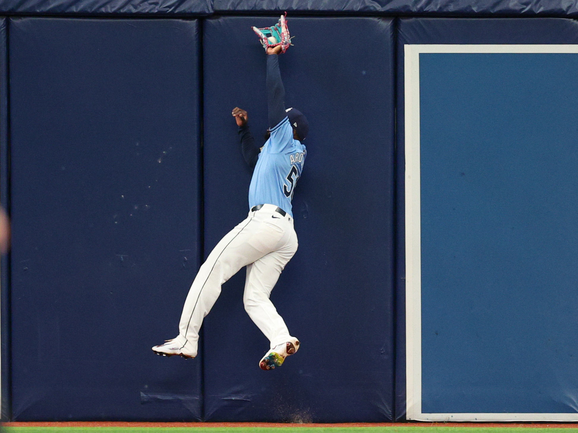 Justin Turner has huge day as Blue Jays club Rays | Reuters